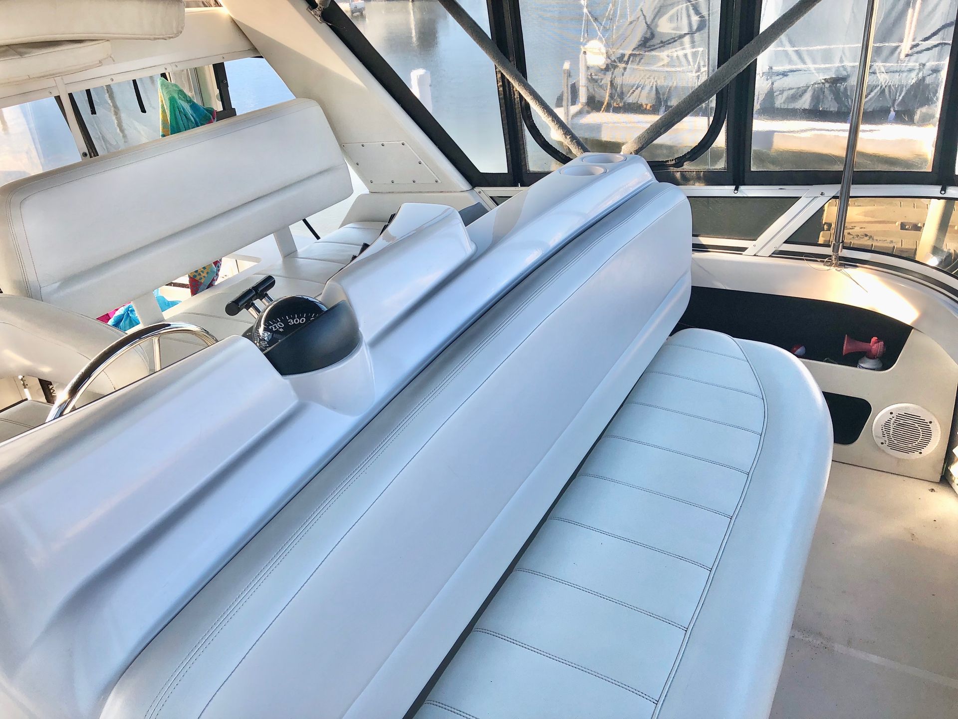 2001 Carver 356 Motor Yacht - Weber Yachts