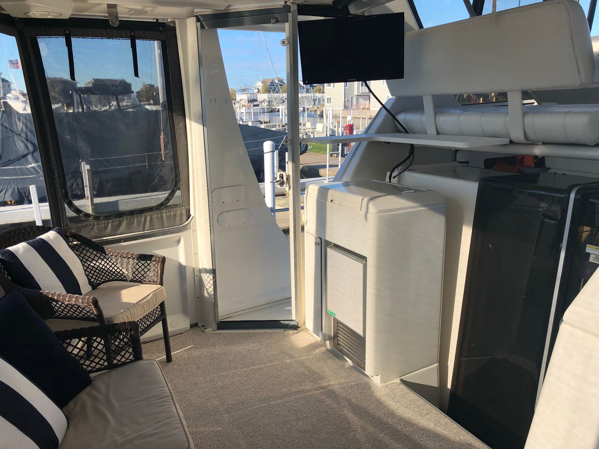 2001 Carver 356 Motor Yacht - Weber Yachts