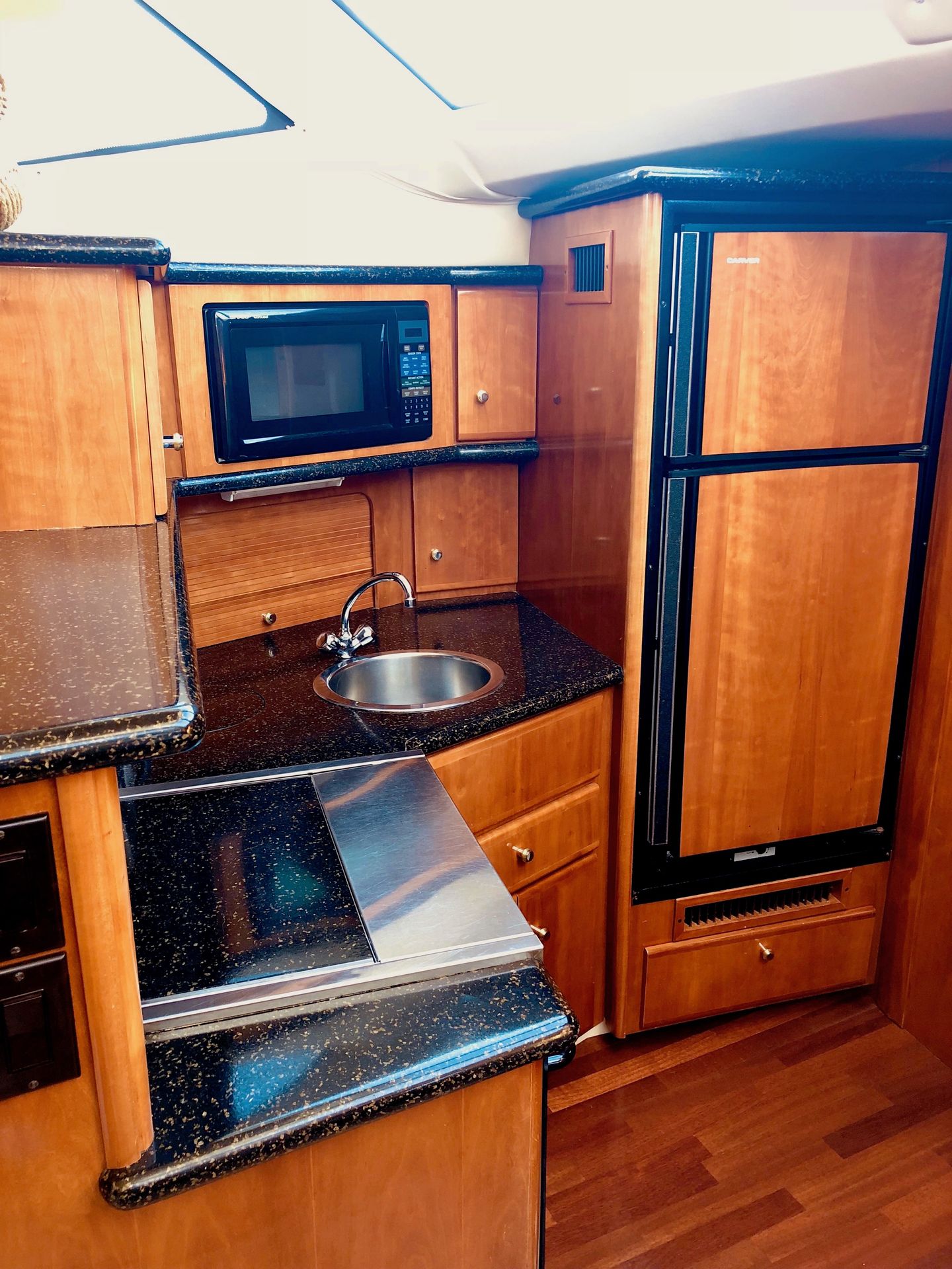 2001 Carver 356 Motor Yacht - Weber Yachts