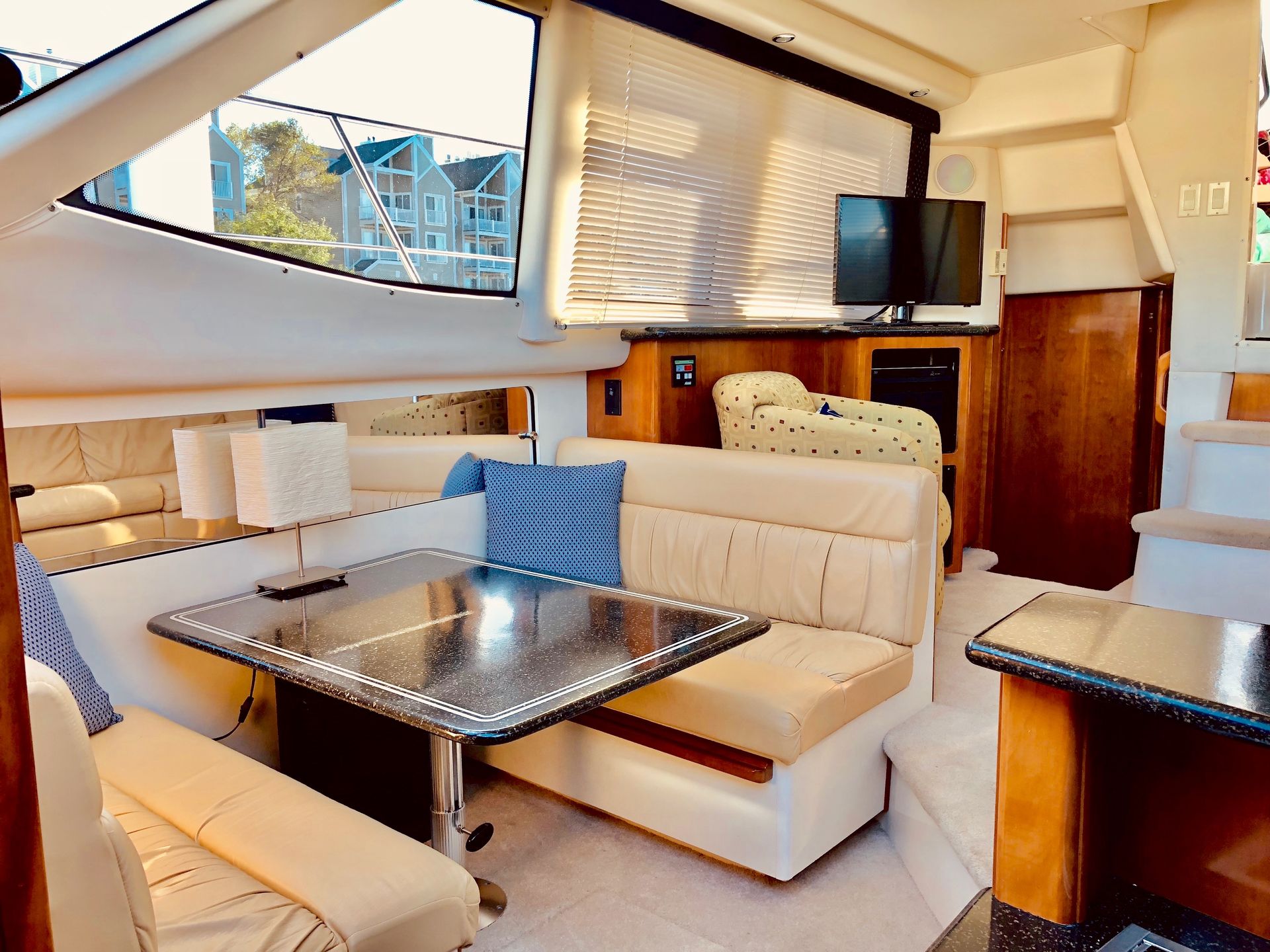 2001 Carver 356 Motor Yacht - Weber Yachts
