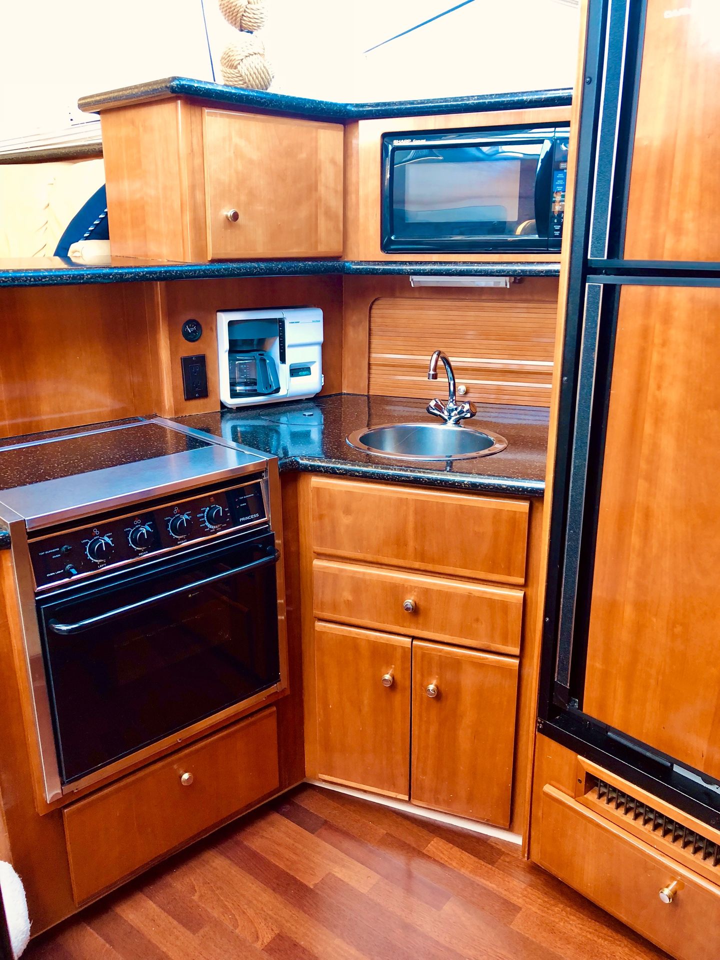 2001 Carver 356 Motor Yacht - Weber Yachts