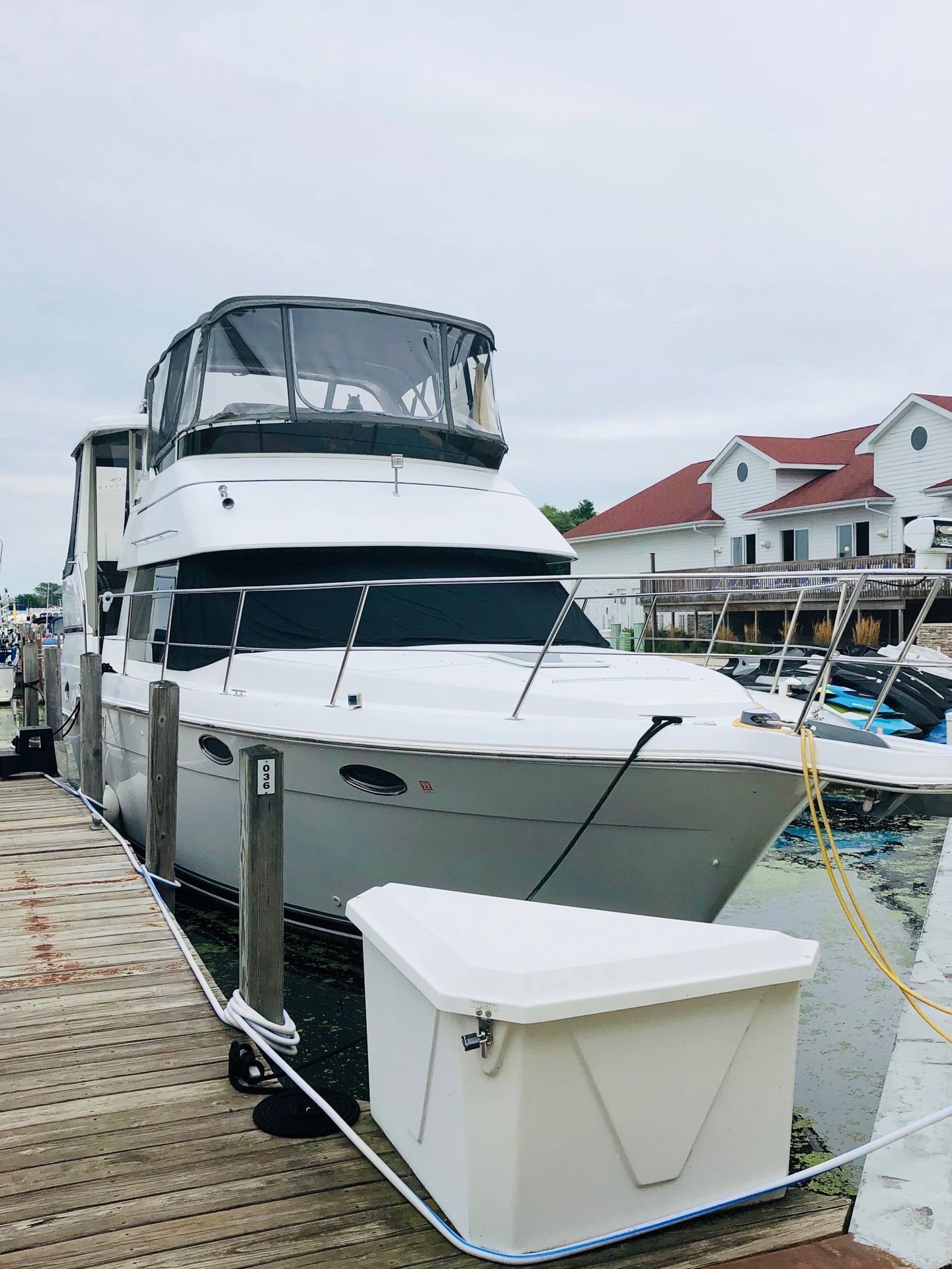 2001 Carver 356 Motor Yacht - Weber Yachts