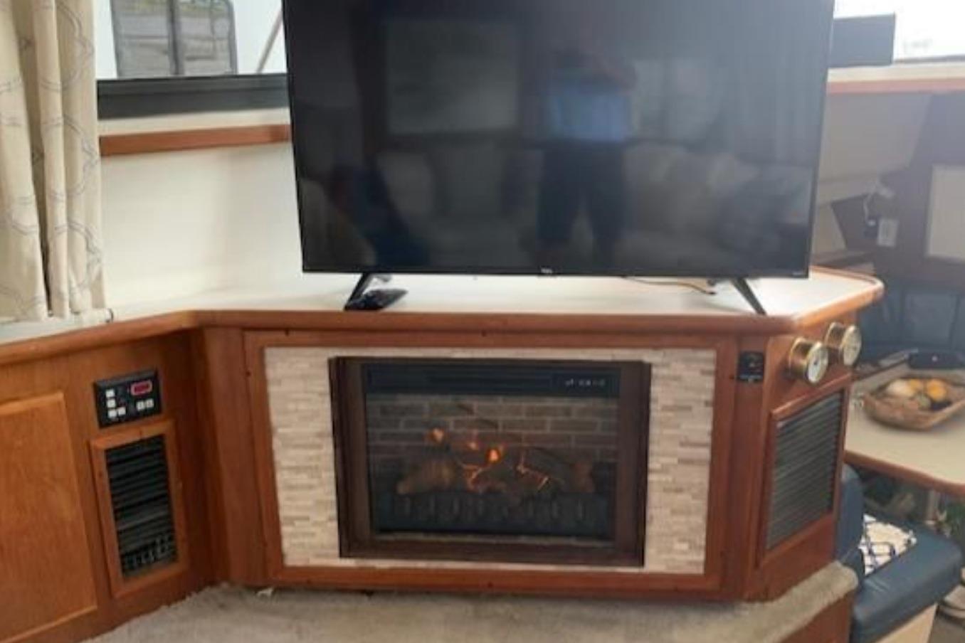 1994 Carver 440 Aft Cabin Motor Yacht Aft Cabin for sale - YachtWorld