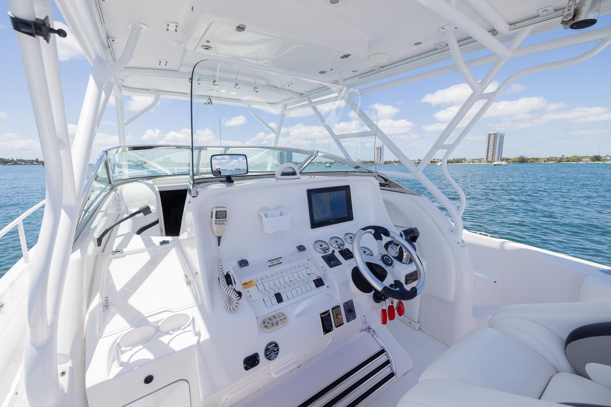 2006 Donzi 38 ZSF Cuddy Cabin for sale - YachtWorld