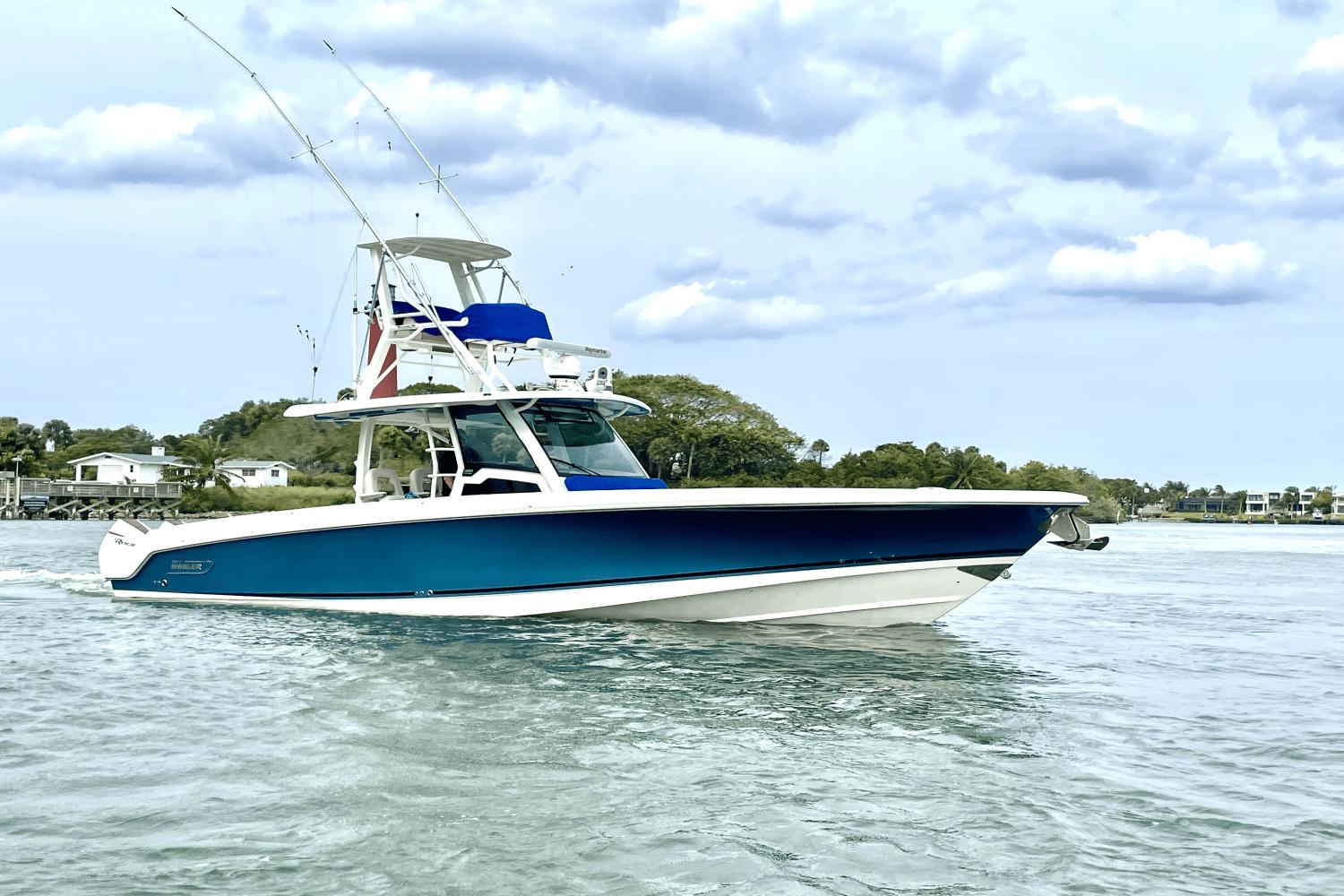 2021 Boston Whaler 380 Outrage Centre Console for sale - YachtWorld