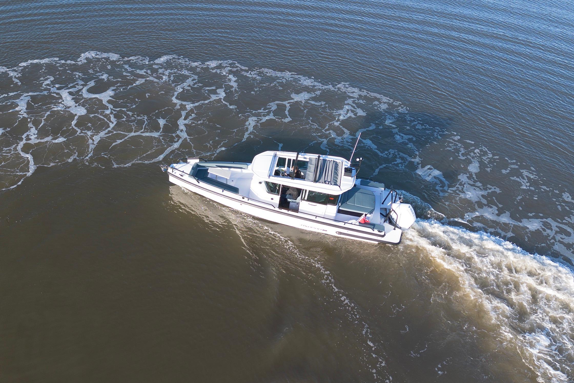 Occasion 2023 Axopar 28 Cabin - Hampshire | Annonces du Bateau