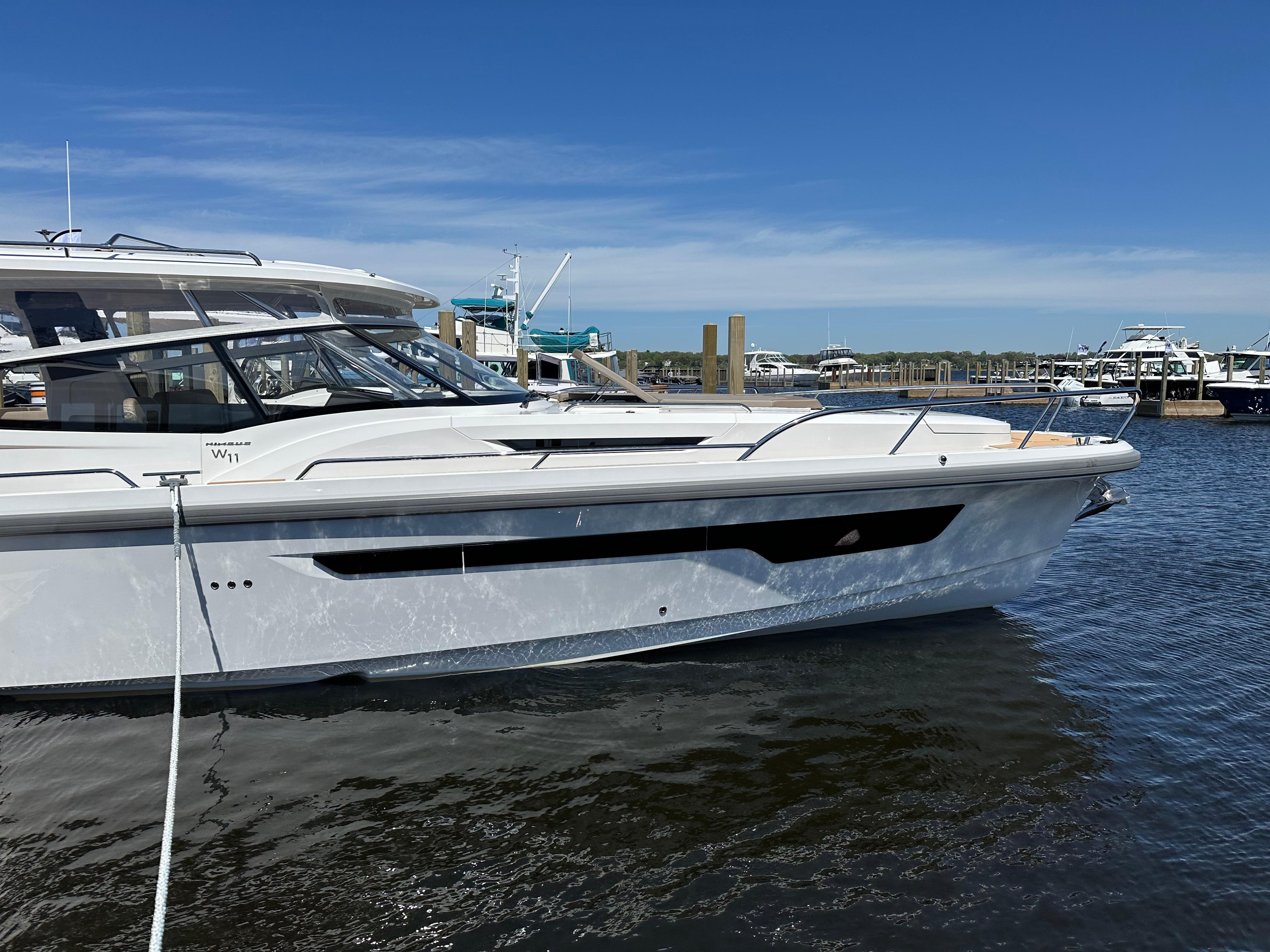 2025 Nimbus Weekender 11 Express Cruiser for sale - YachtWorld