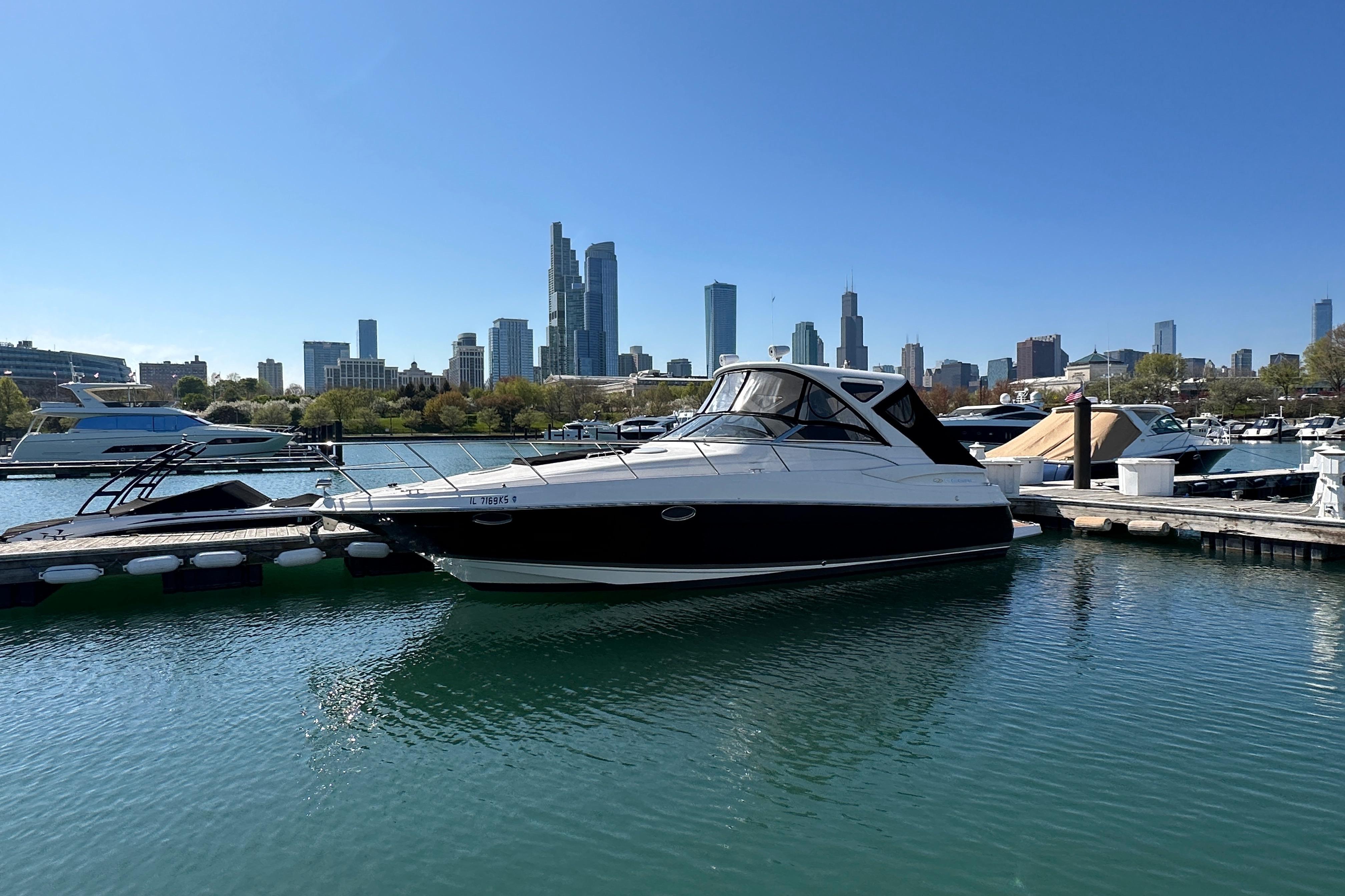 2010 Regal 3760 Sportyacht Cruiser for sale - YachtWorld