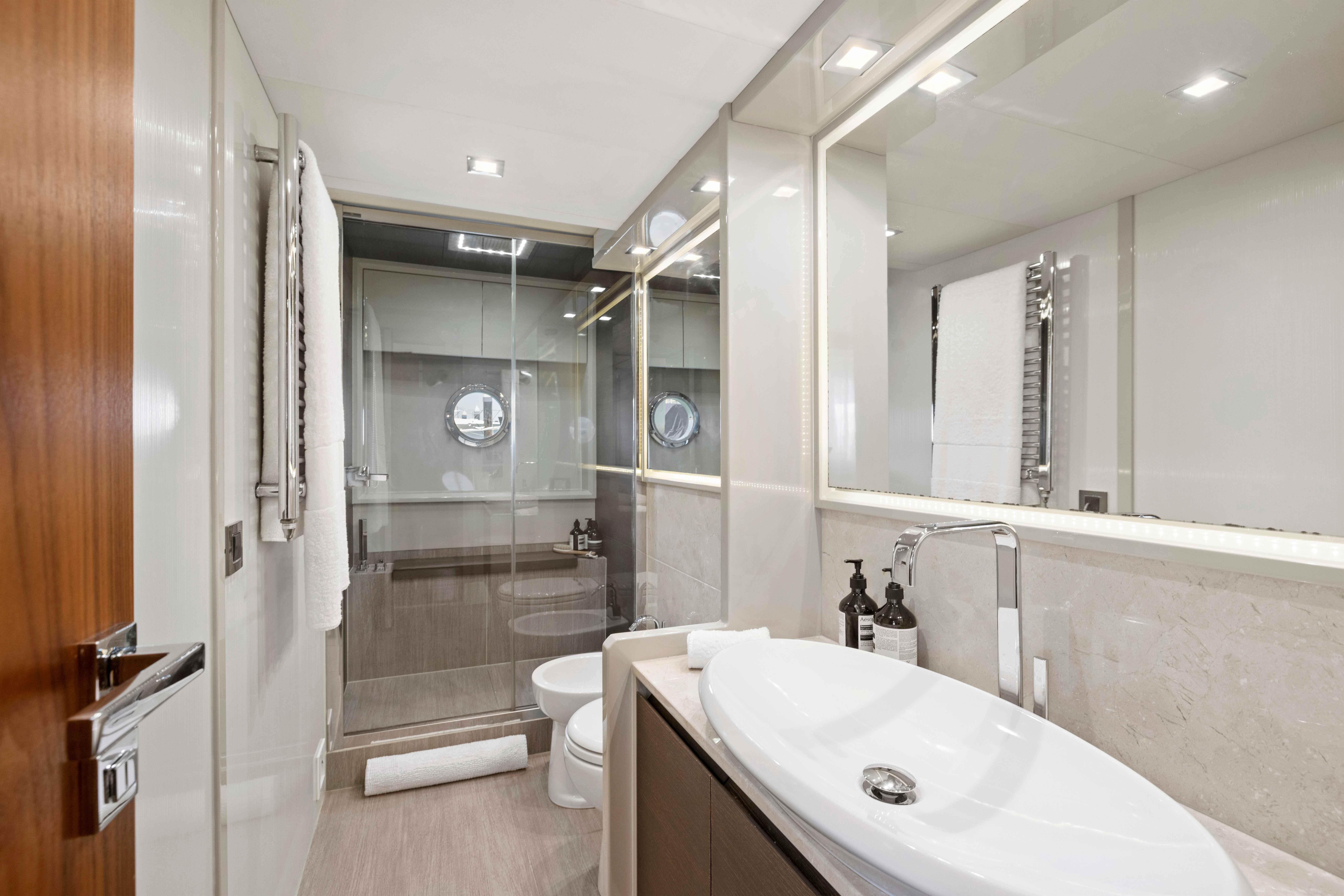 2015 Absolute 64 FLY Motor Yachts for sale - YachtWorld