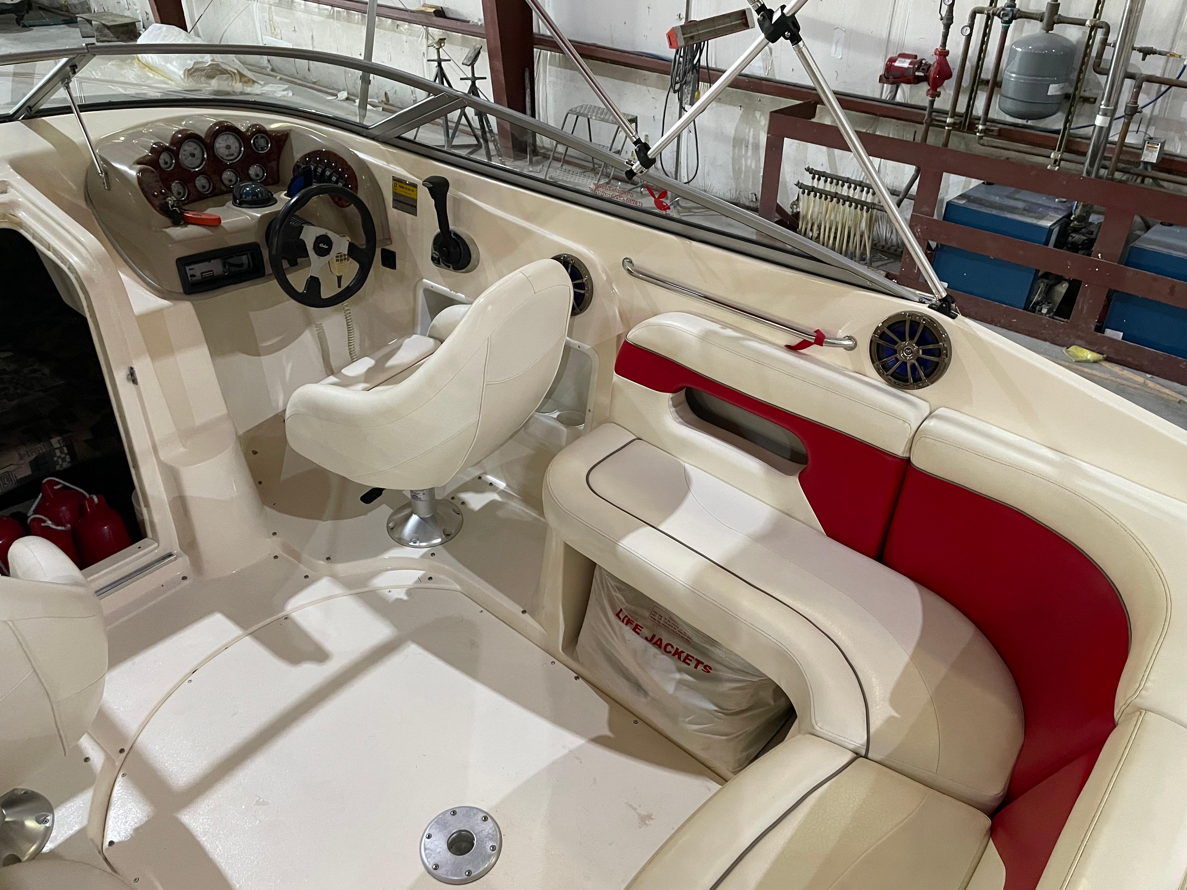 2003 Rinker 232 Captiva Cuddy Cruiser for sale - YachtWorld