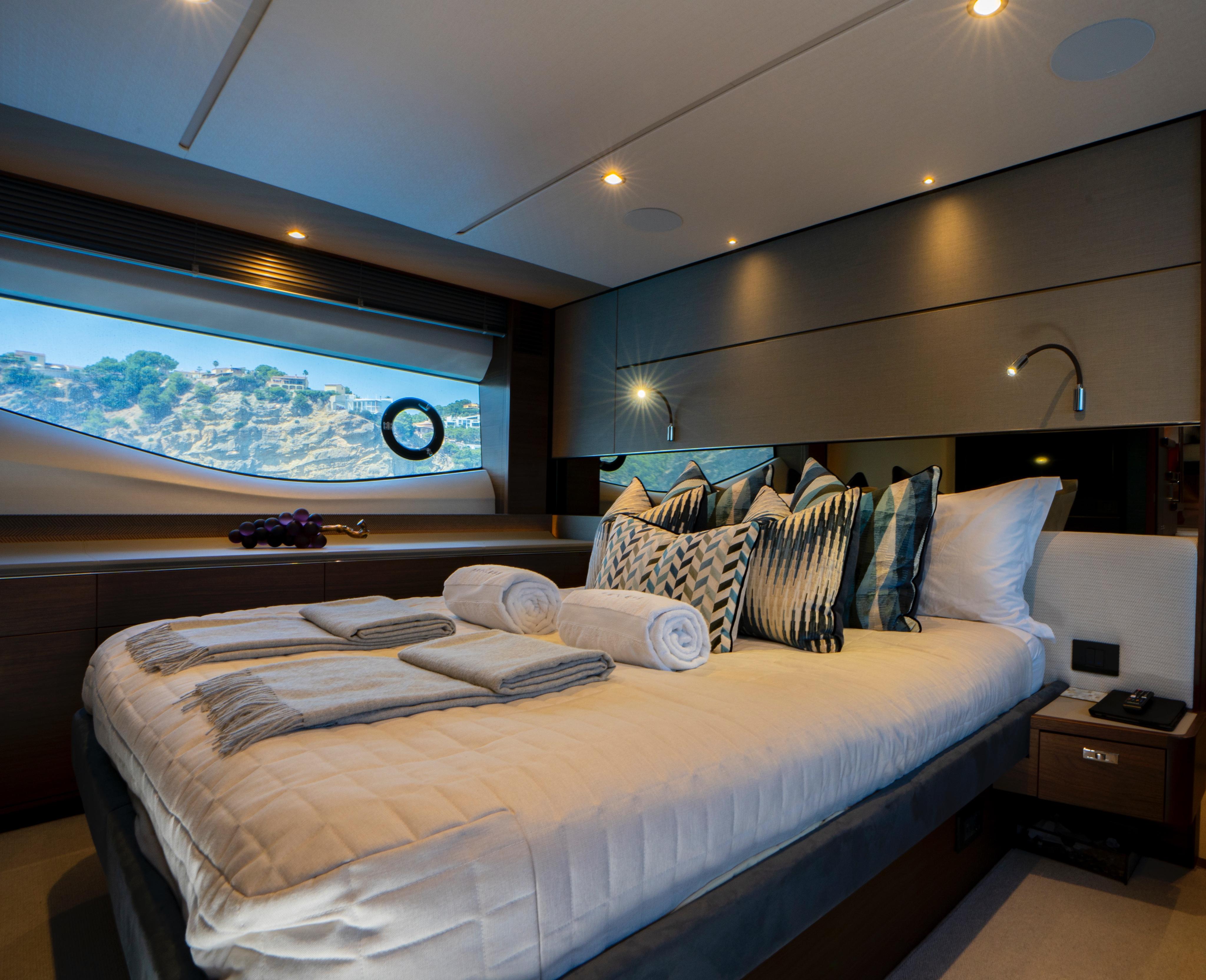 2022 Princess S66 Sports Cruiser for sale - YachtWorld