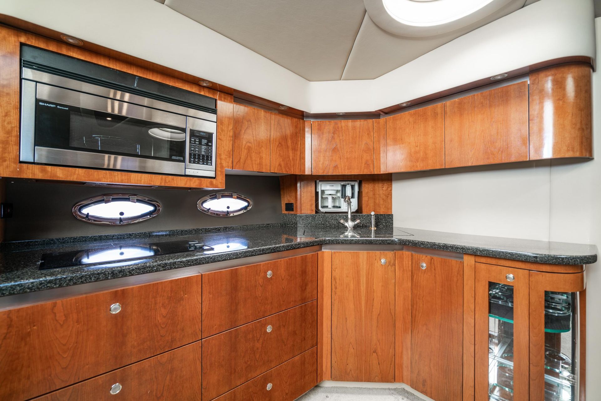 2005 Cruisers Yachts 520 Express - Weber Yachts