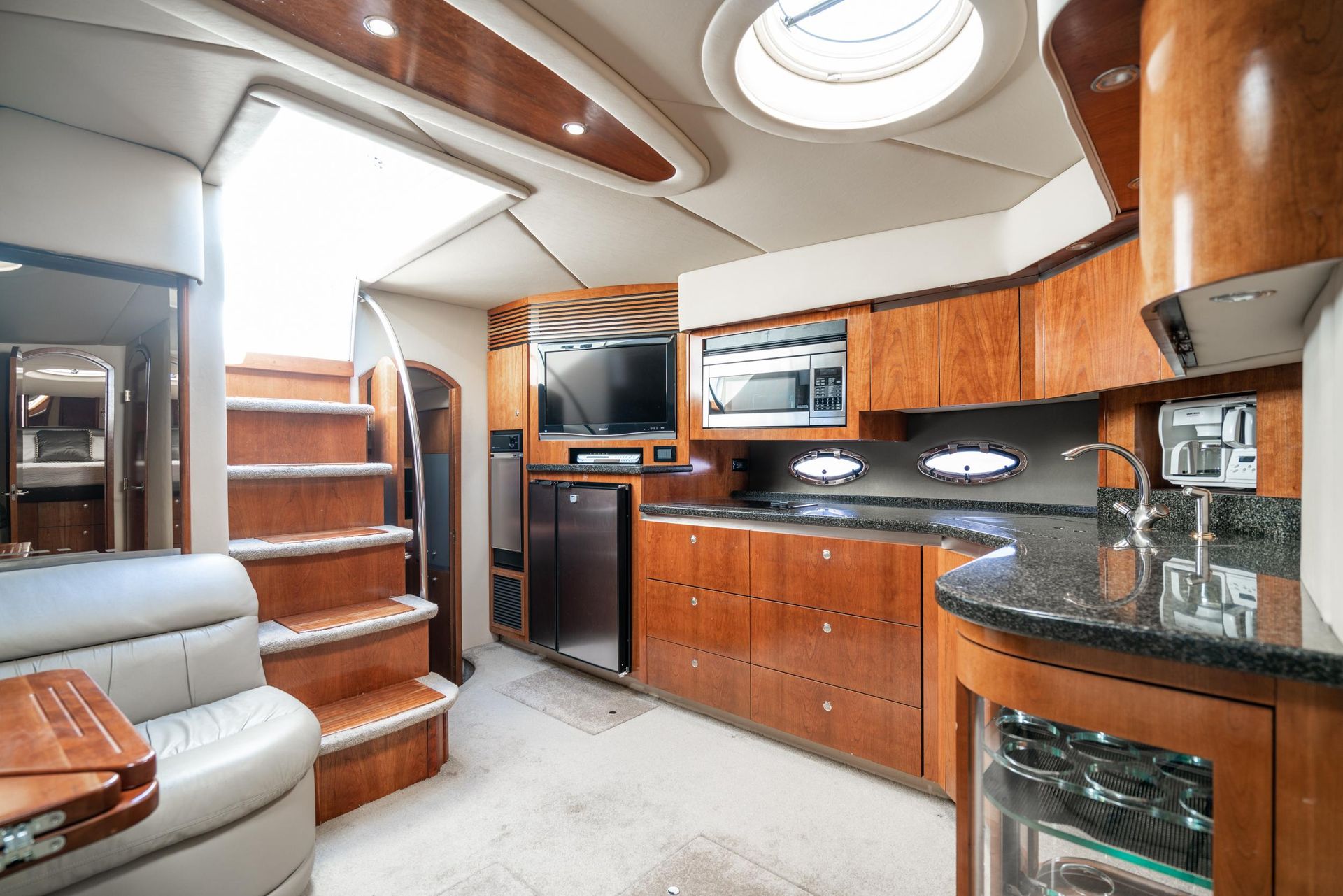 2005 Cruisers Yachts 520 Express - Weber Yachts