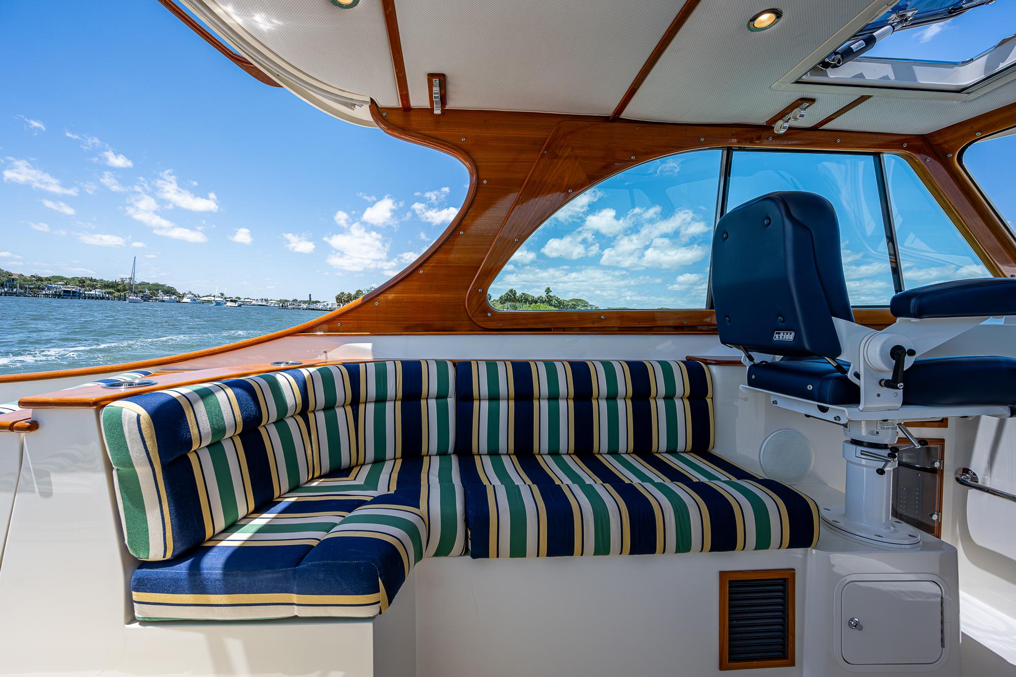 2018 Hinckley Picnic Boat 34 MKII Jetboot Kaufen - YachtWorld