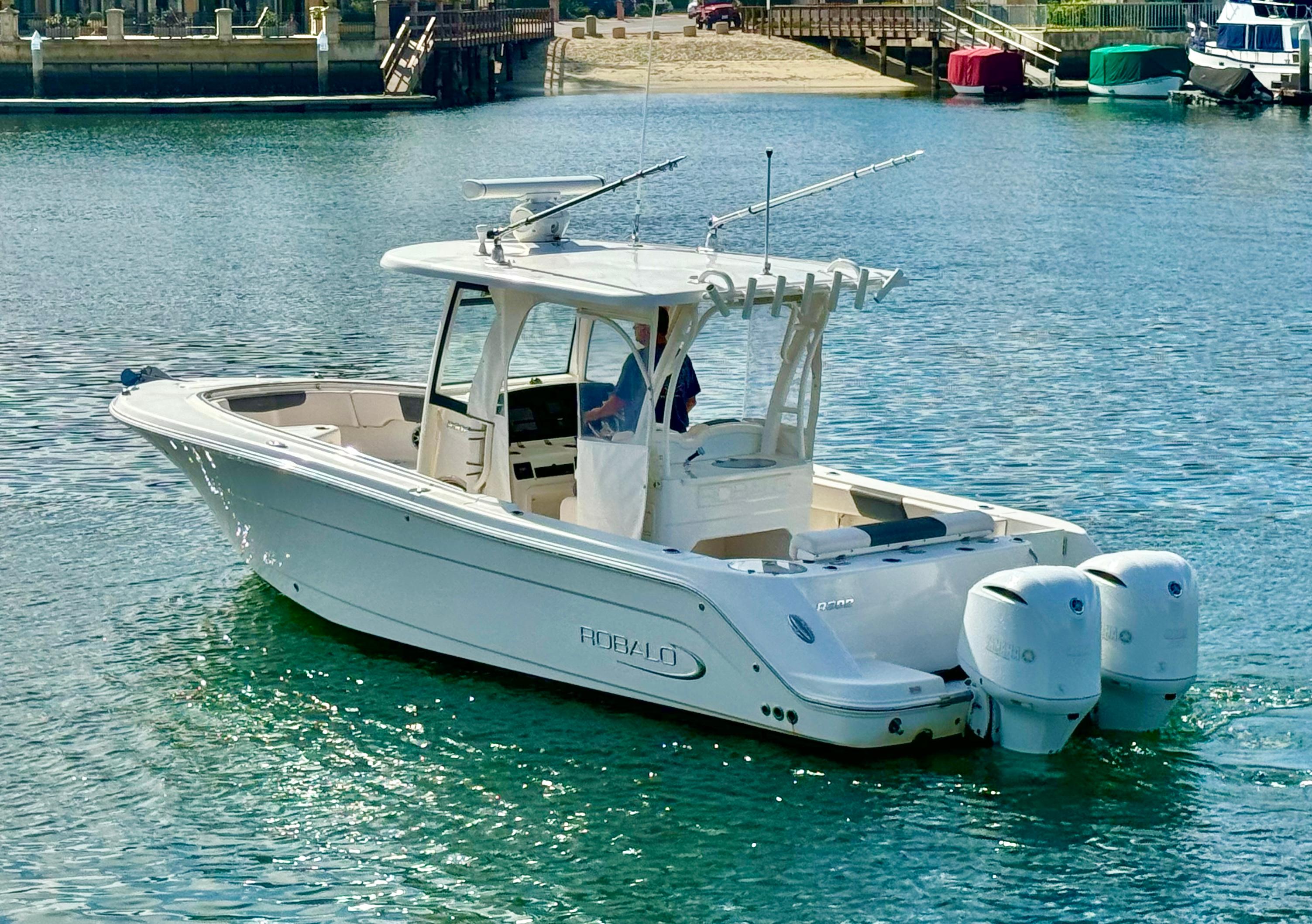 2017 Robalo R302 Center Console Center Console for sale - YachtWorld