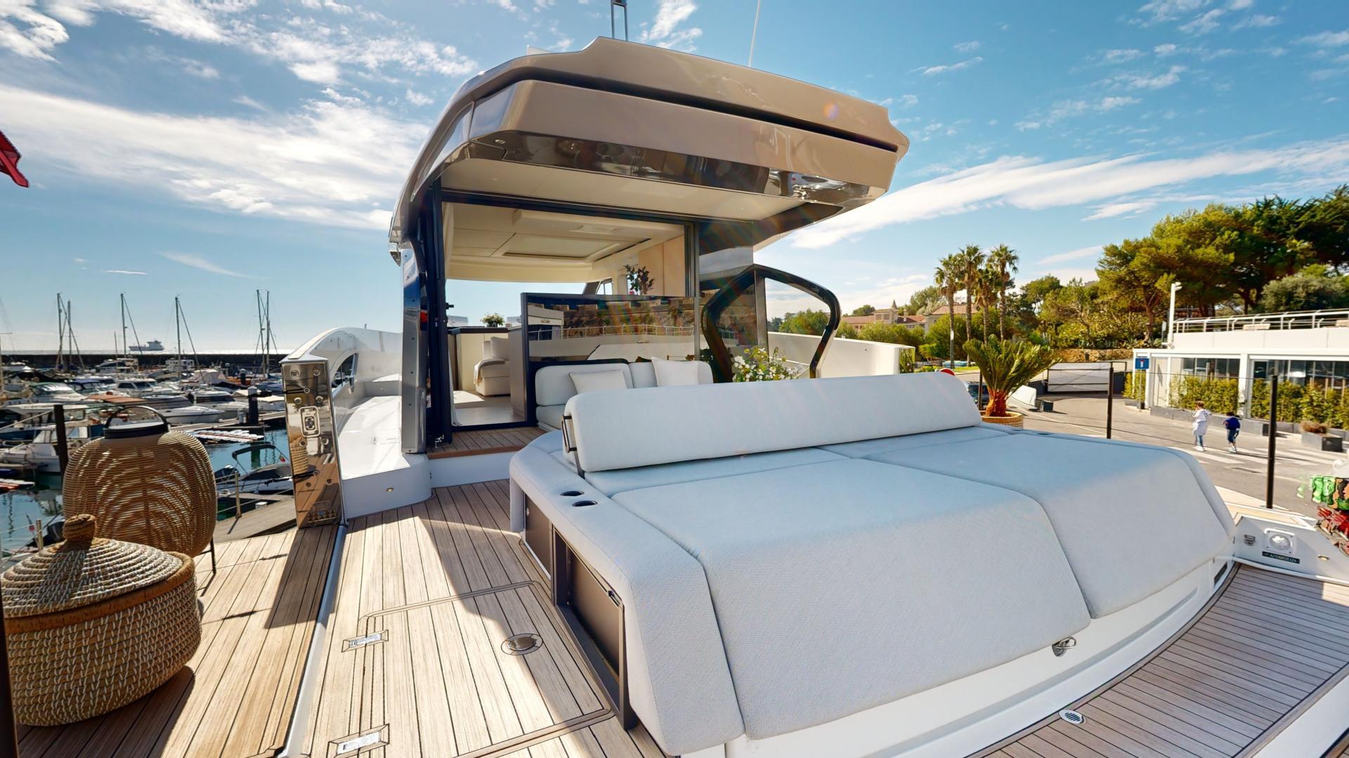 2024 Azimut Seadeck 6 Motor Yachts for sale - YachtWorld