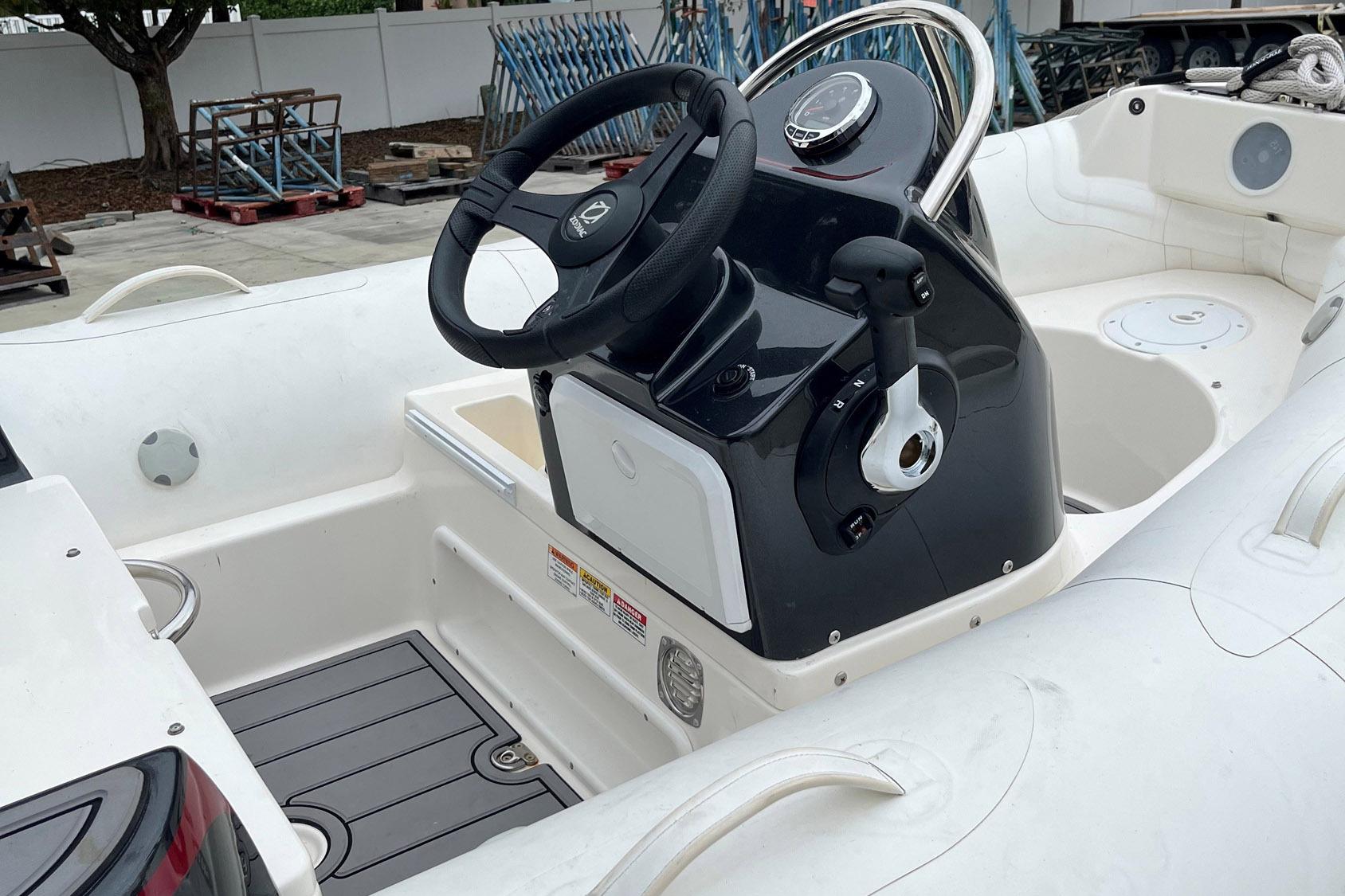 Ocasión 2024 Zodiac Yachtline 360 - Florida | TopBarcos.com