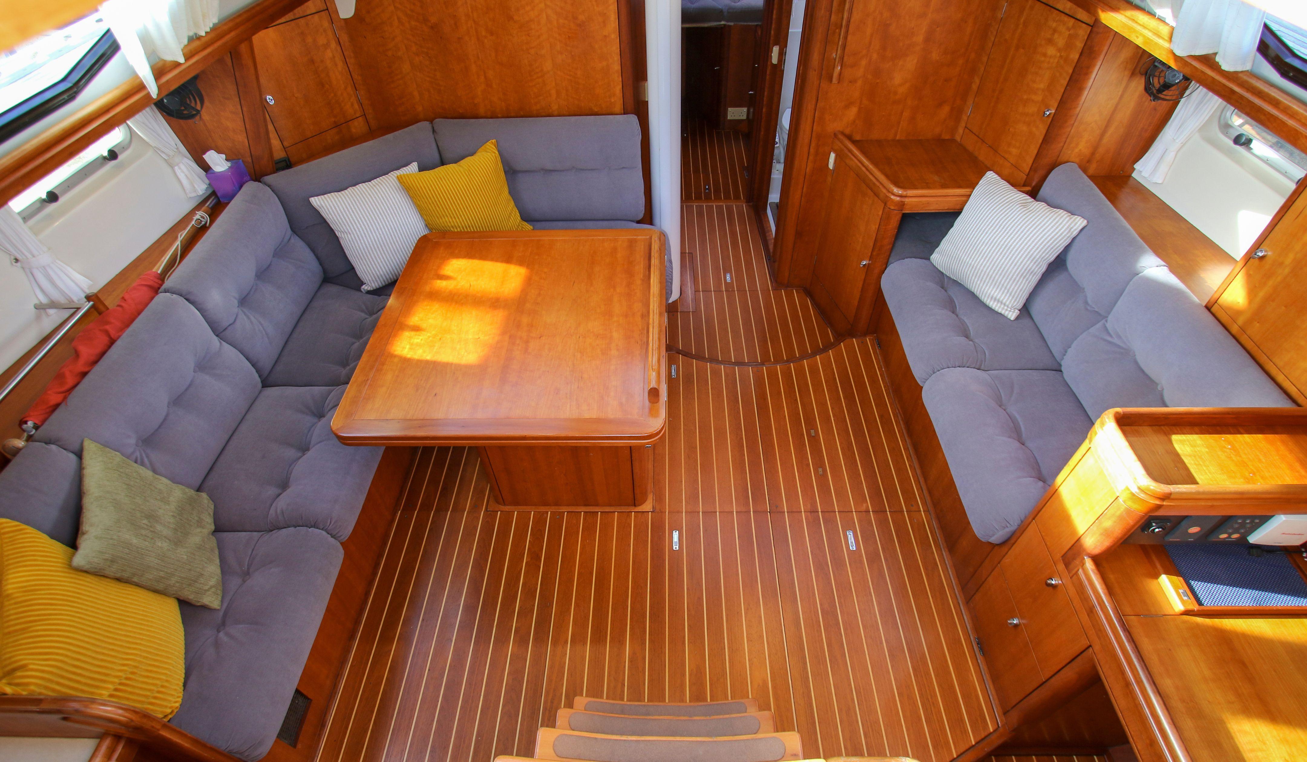 1996 Oyster 45 Deck Saloon for sale - YachtWorld