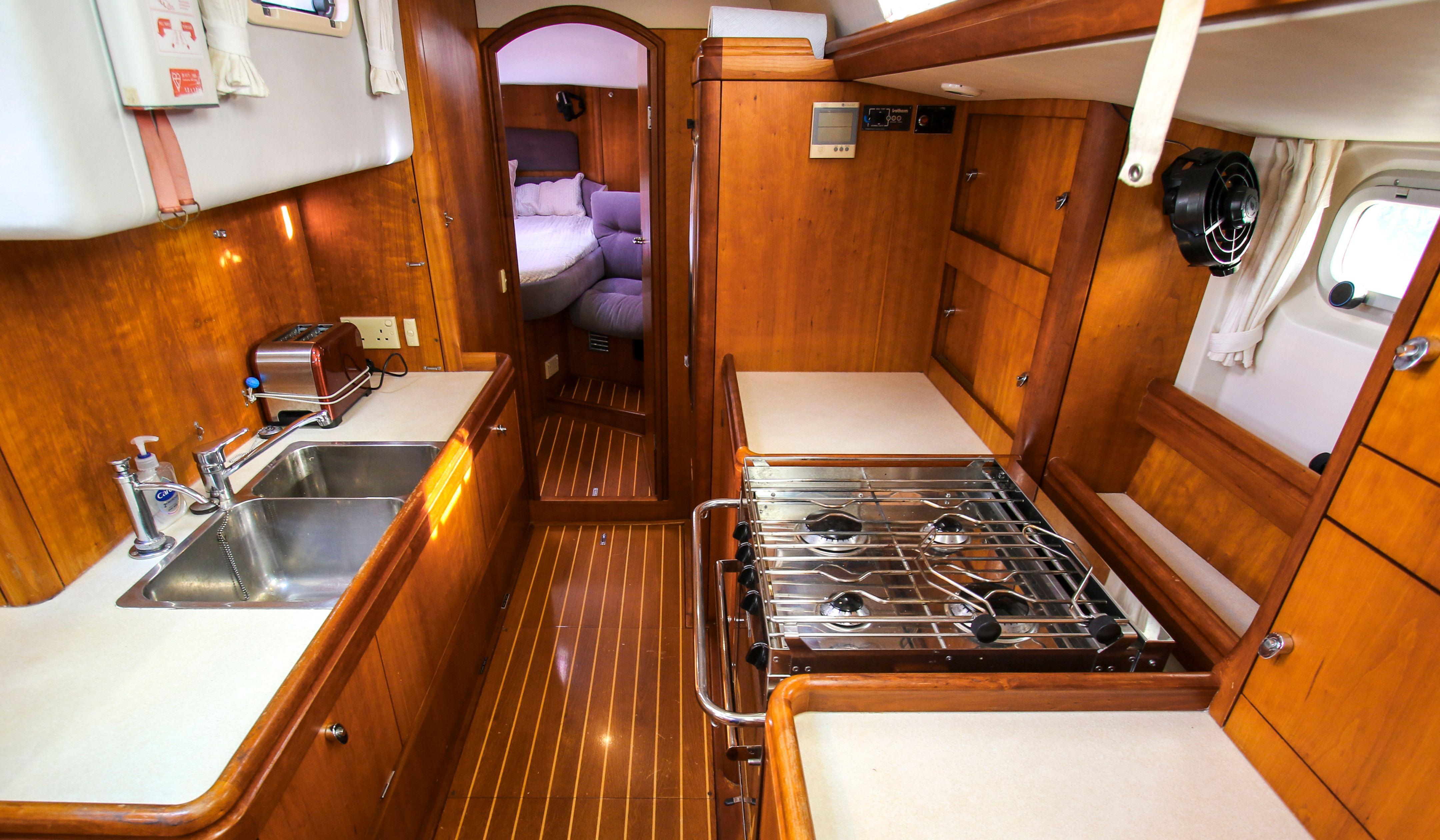 1996 Oyster 45 Deck Saloon for sale - YachtWorld