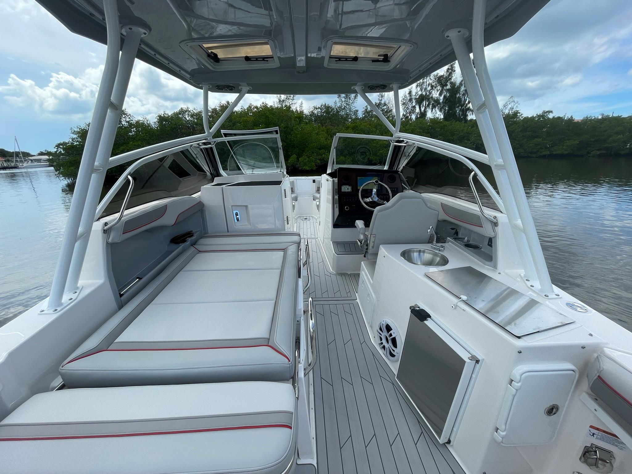 2024 Solara S-250 DC Dual Console for sale - YachtWorld