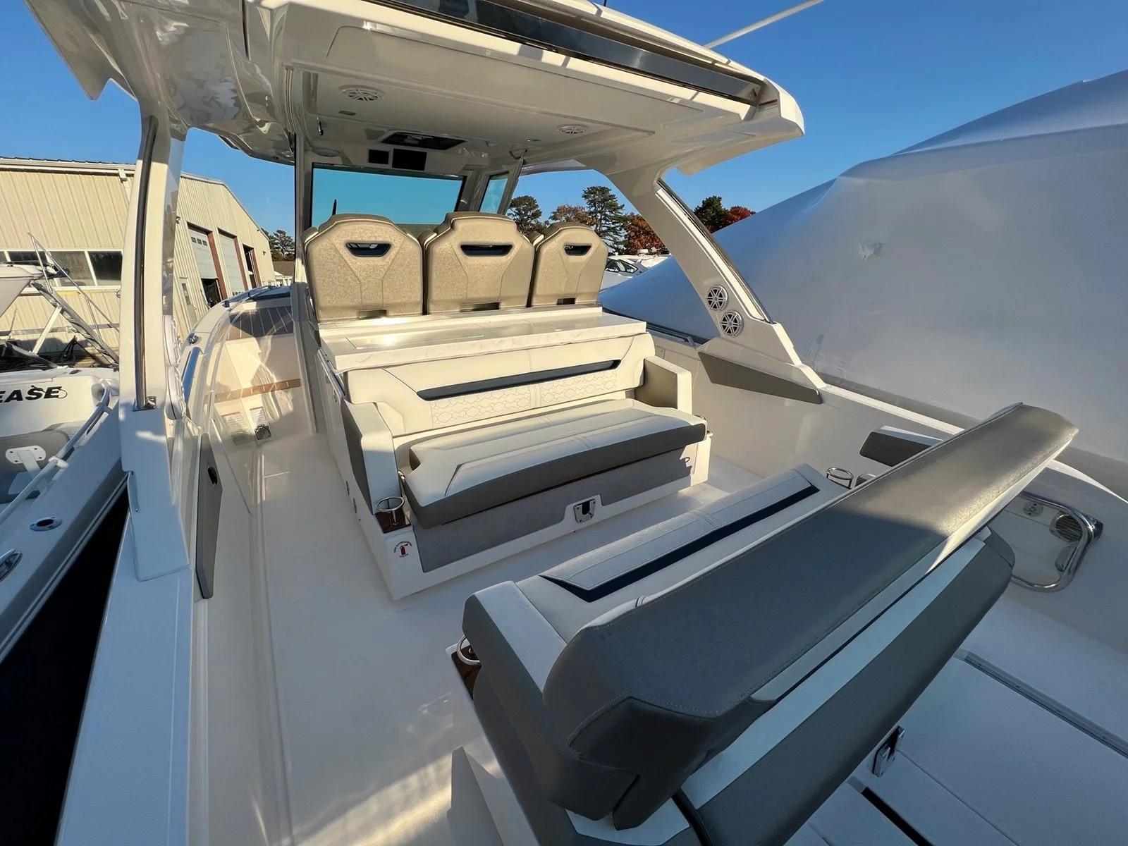 2024 Tiara Yachts 34 LS Motor Yacht for sale - YachtWorld