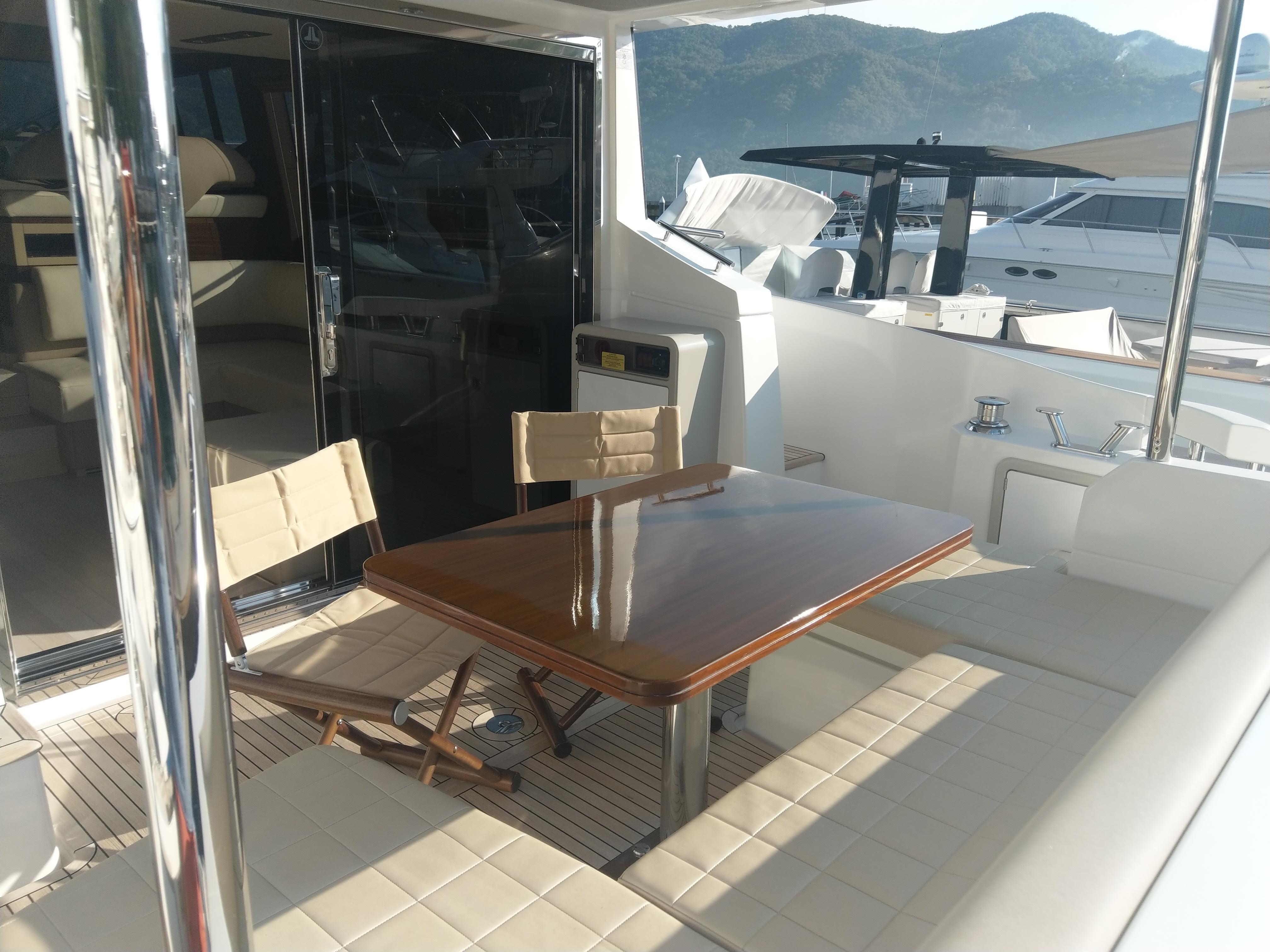 2016 Azimut 50 Flybridge Motor Yachts for sale - YachtWorld