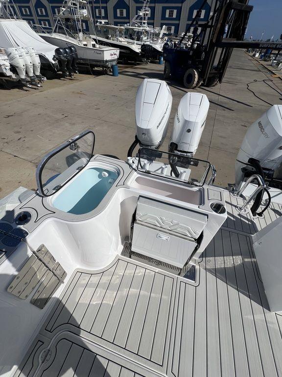 2024 Twin Vee 400 Center Console GFX Center Console for sale - YachtWorld