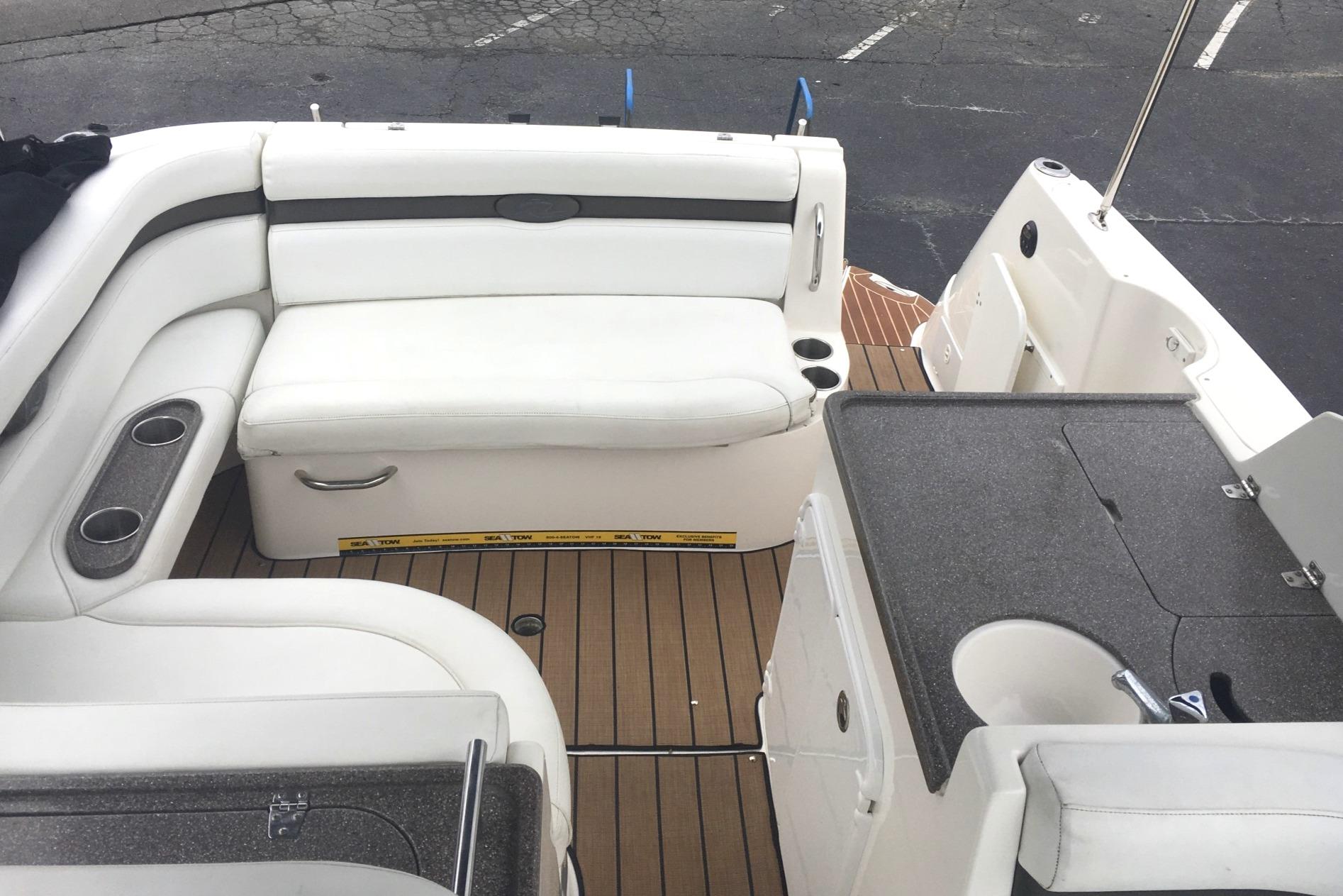 2009 Rinker 280 Express Cruiser Express Cruiser for sale - YachtWorld