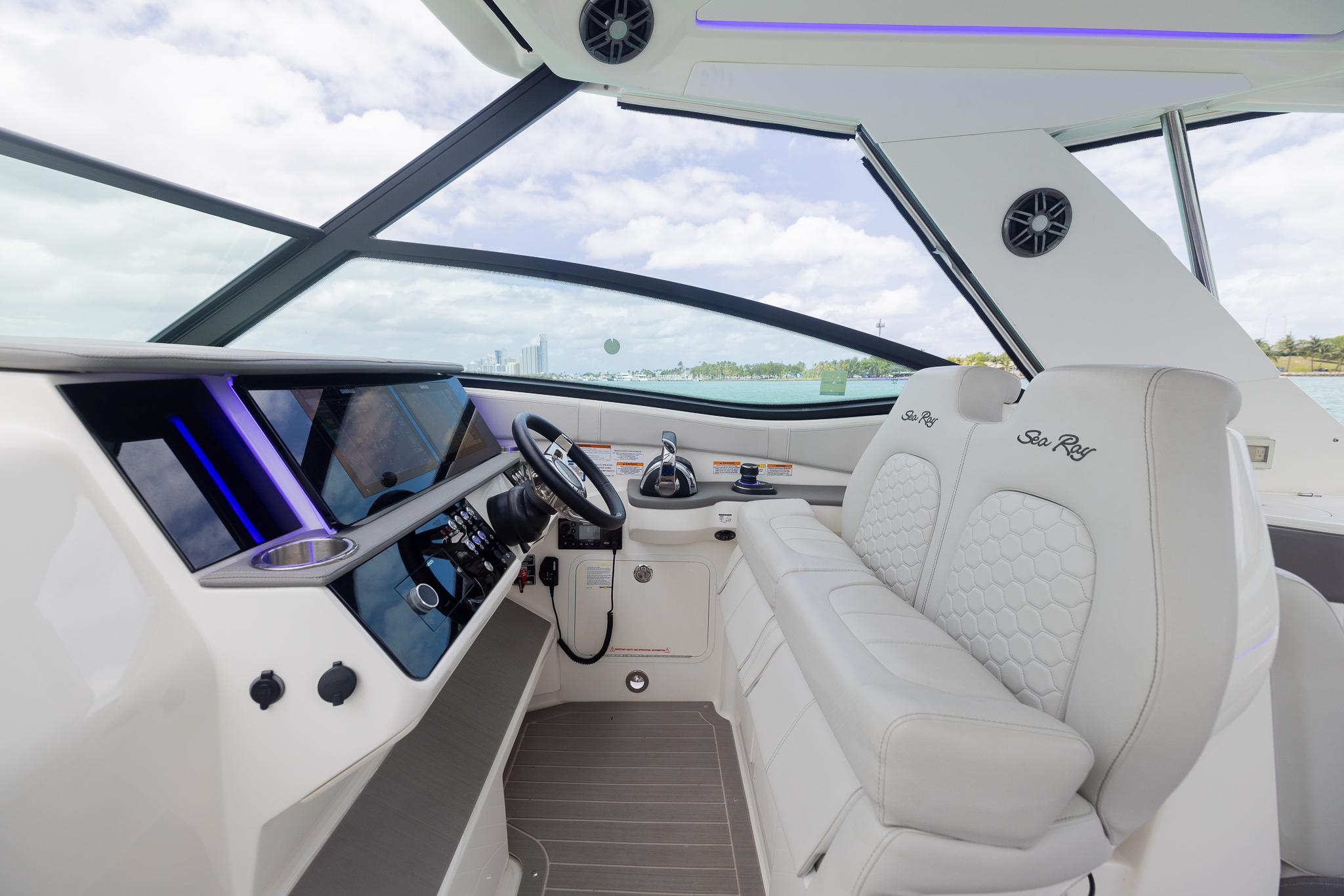 2022 Sea Ray 320 Sundancer Express Cruiser for sale - YachtWorld