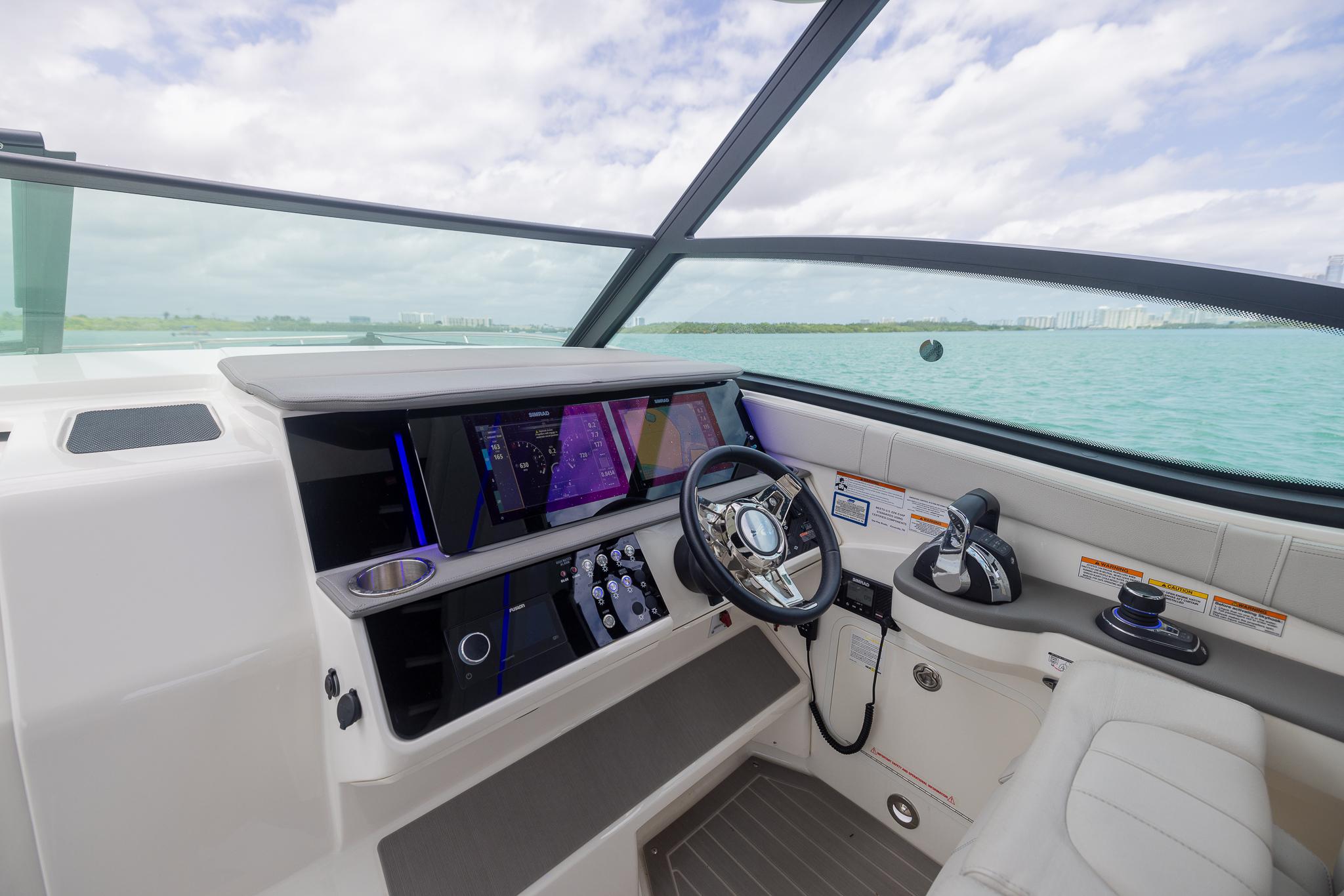 2022 Sea Ray 320 Sundancer Express Cruiser for sale - YachtWorld