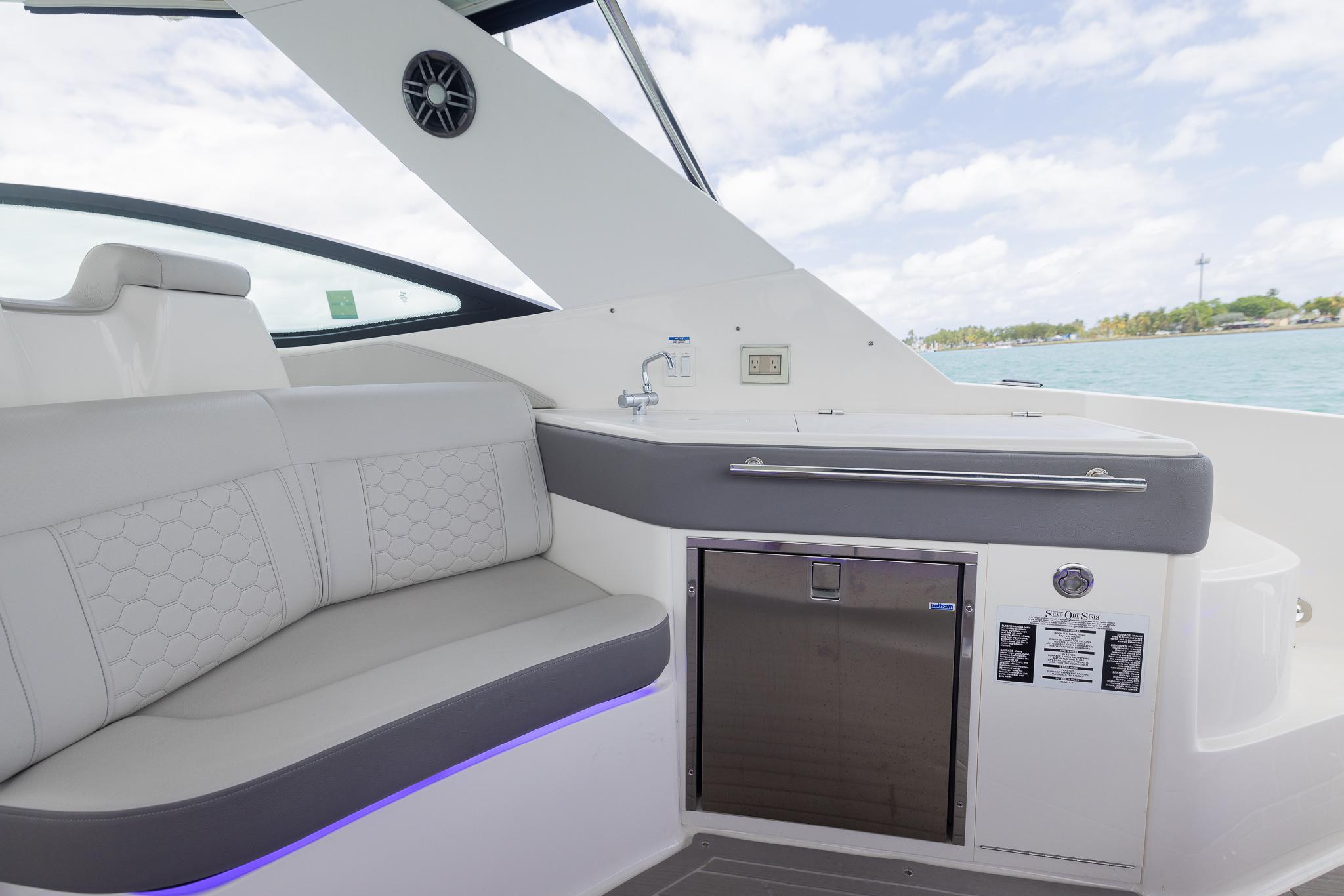 2022 Sea Ray 320 Sundancer Express Cruiser for sale - YachtWorld