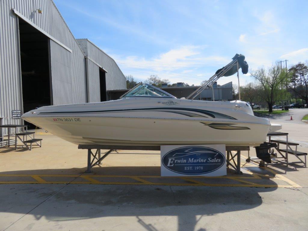 2001 Sea Ray 210 SD Deck for sale - YachtWorld