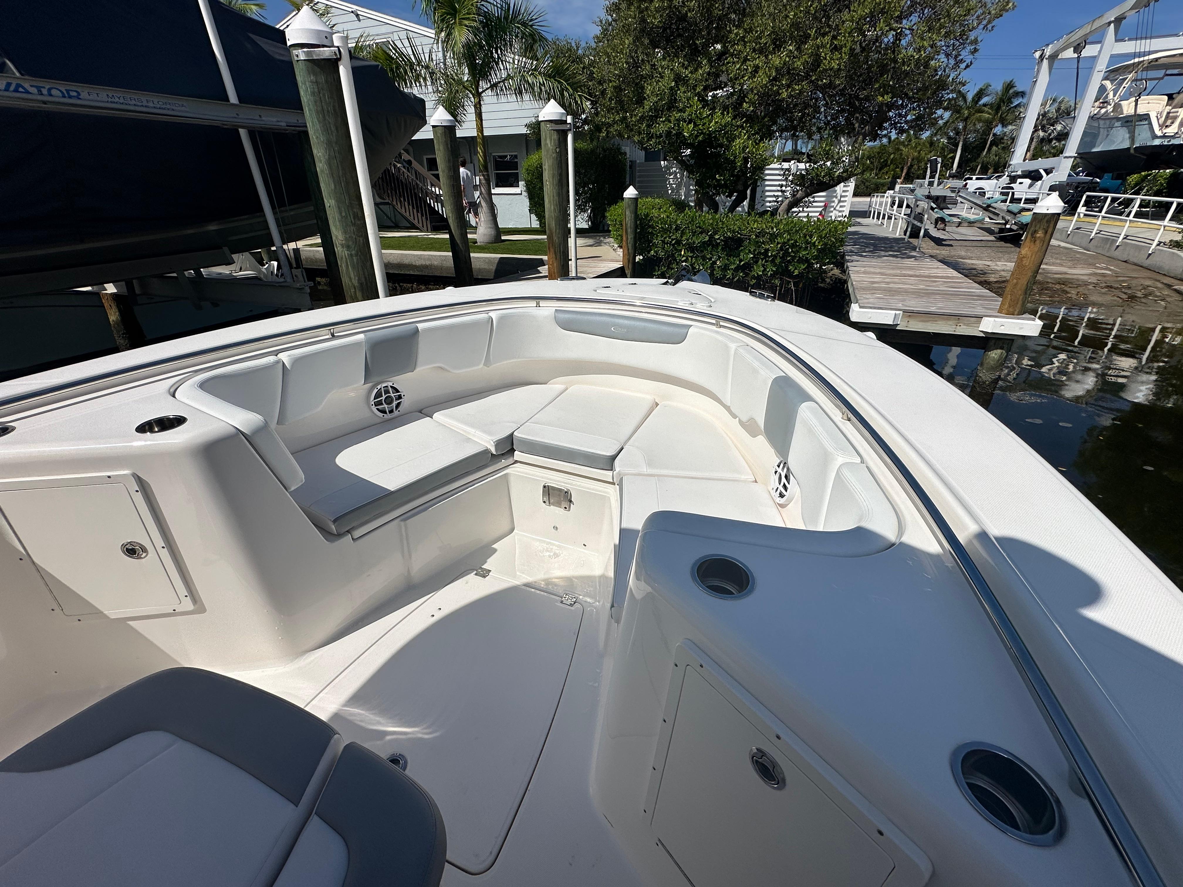 2021 Robalo R302 Center Console Center Console for sale - YachtWorld