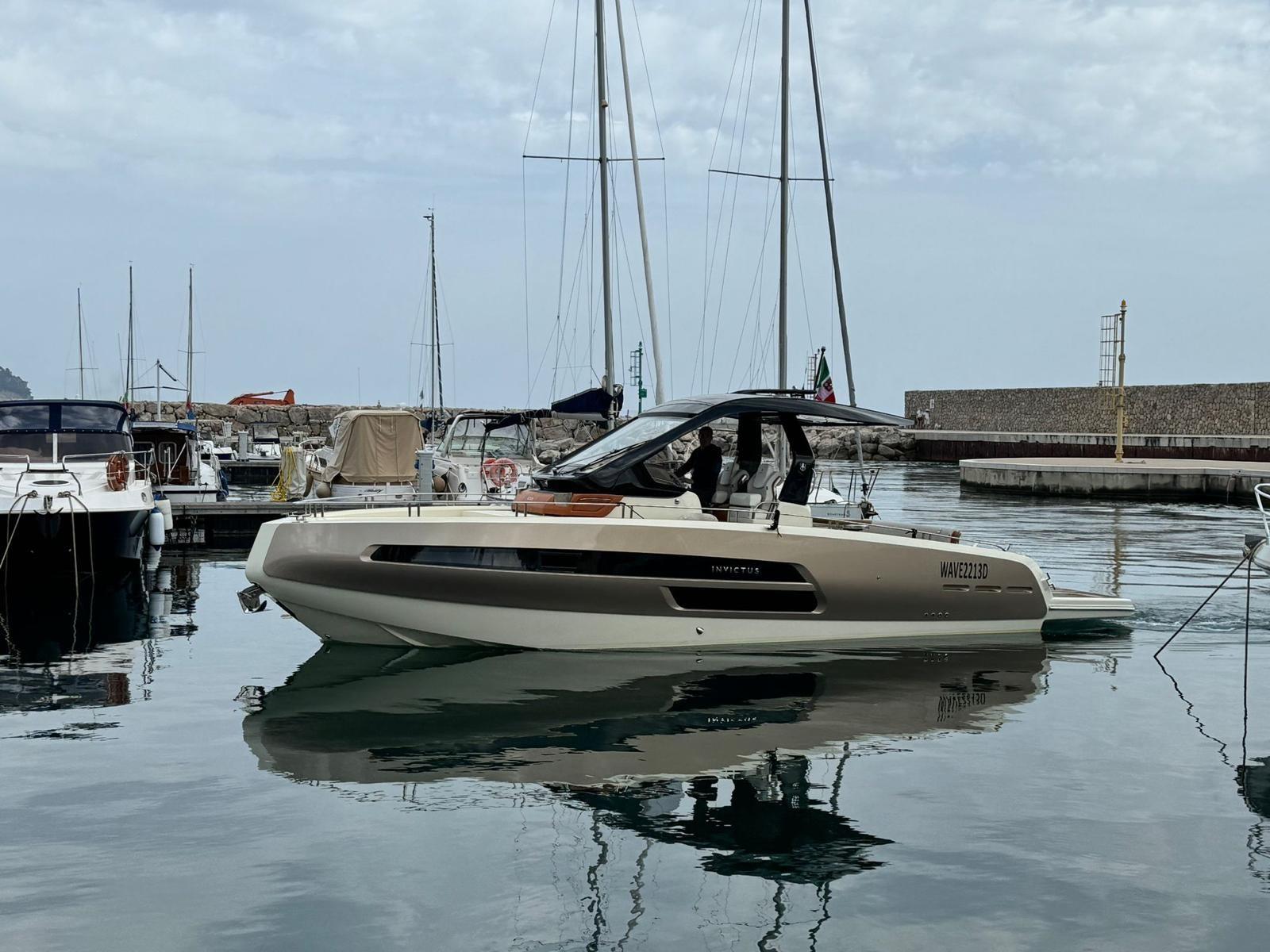 Used 2024 Invictus GT370 | Youboat