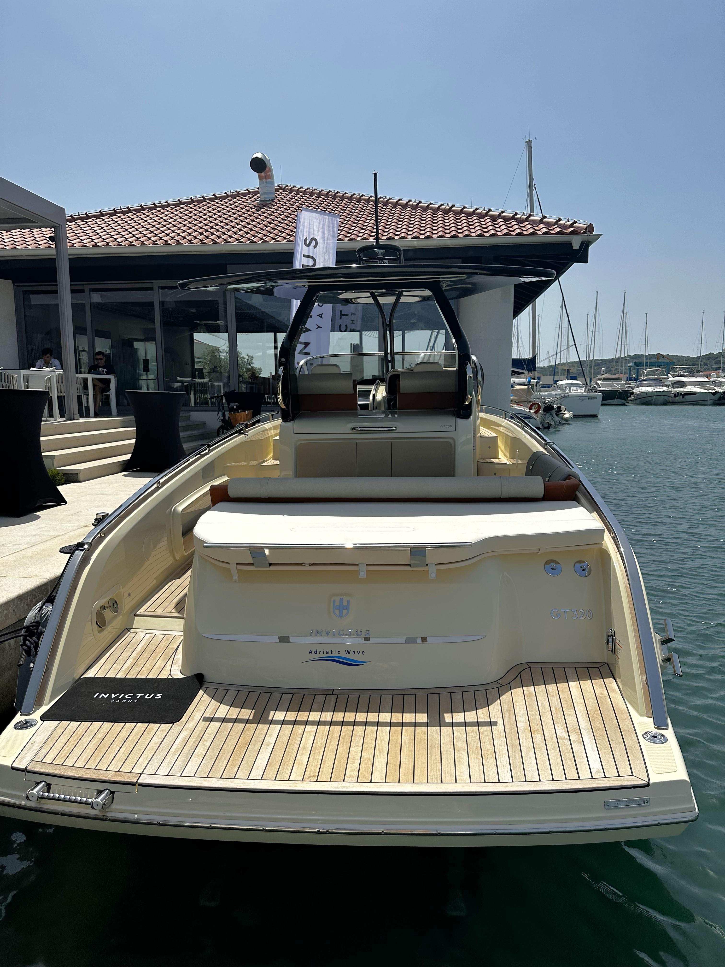 2023 Invictus GT 320 Express Cruiser for sale - YachtWorld