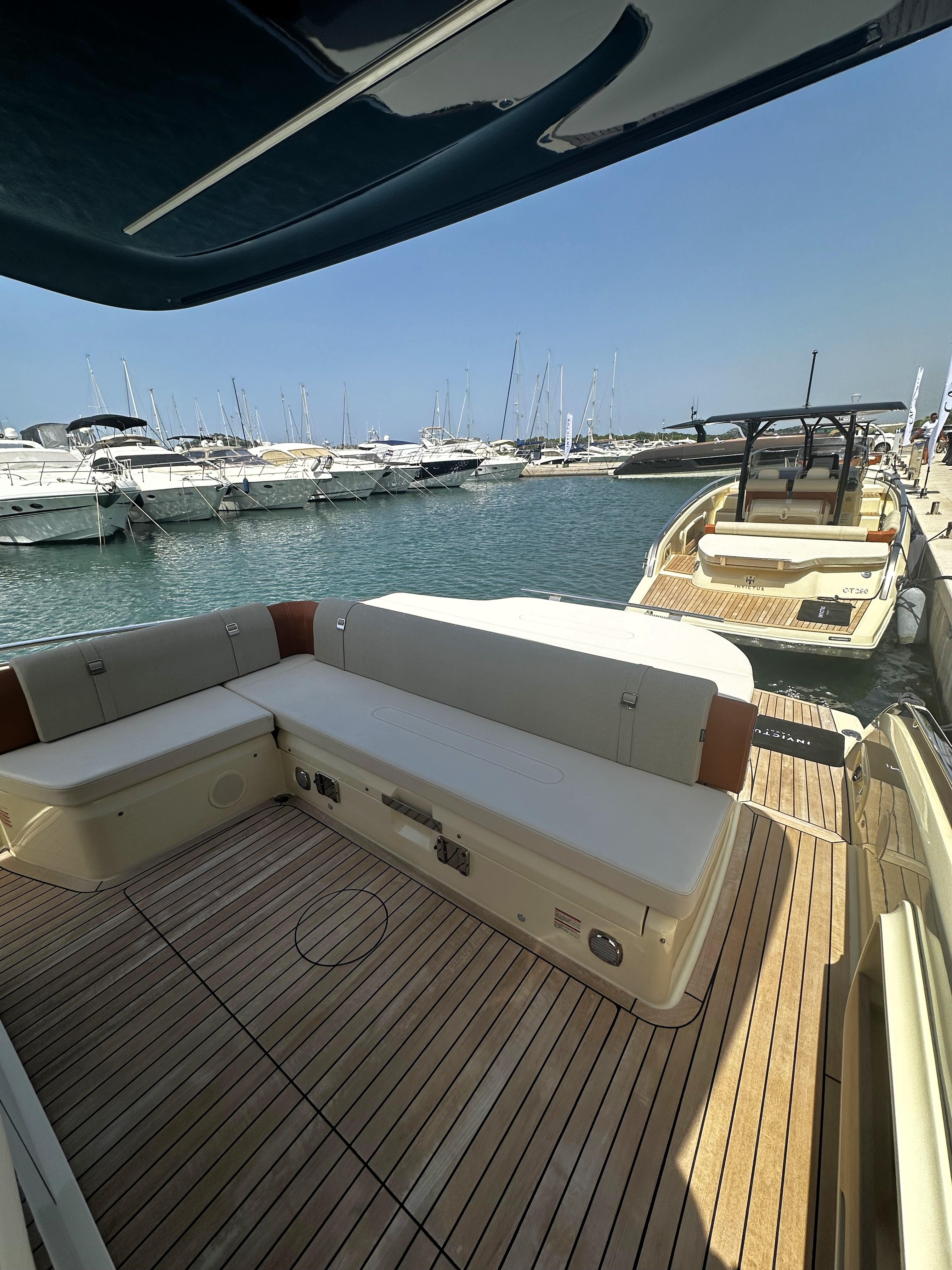 2023 Invictus GT 320 Express Cruiser for sale - YachtWorld