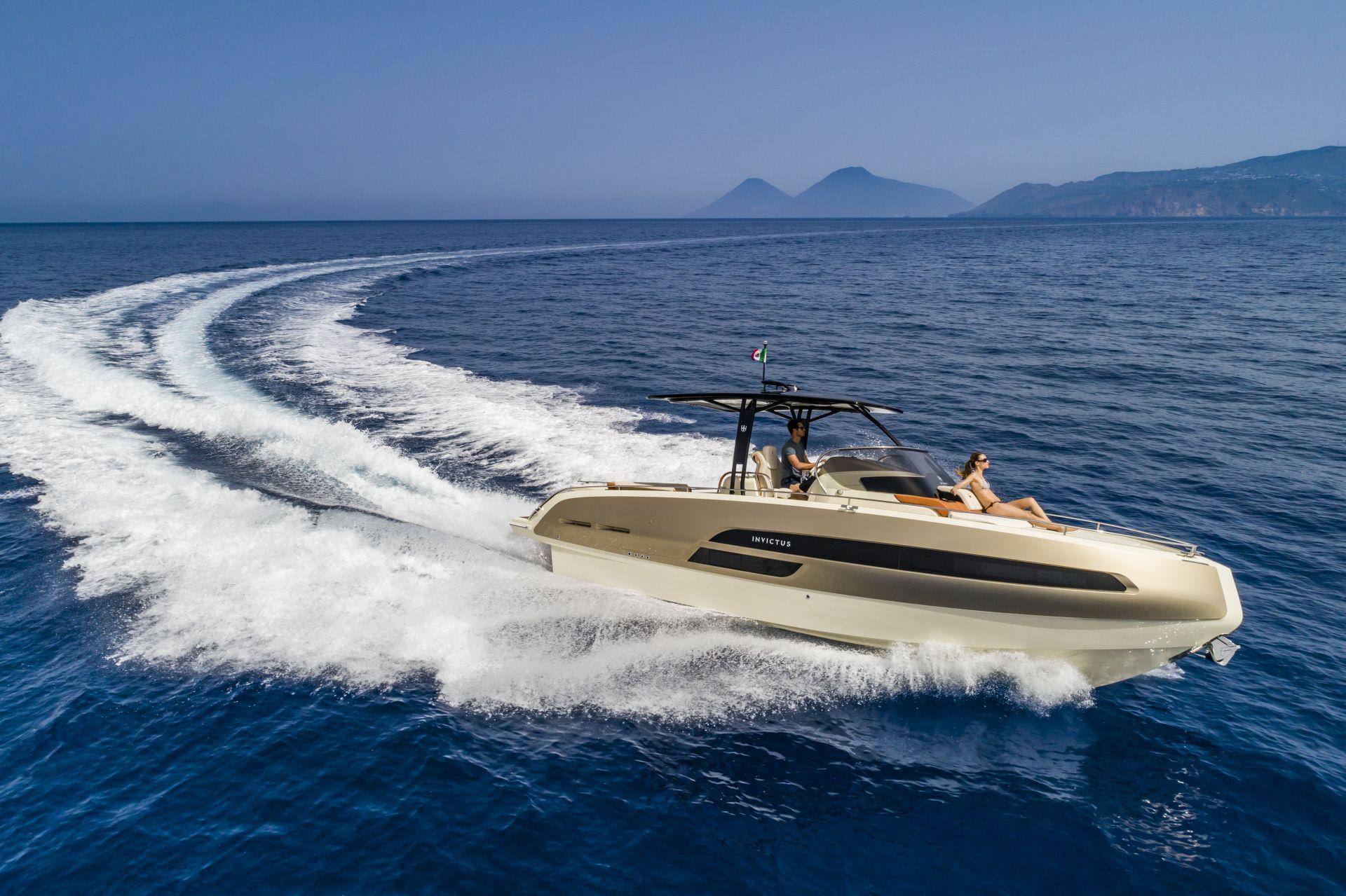 2023 Invictus GT 320 Express Cruiser for sale - YachtWorld