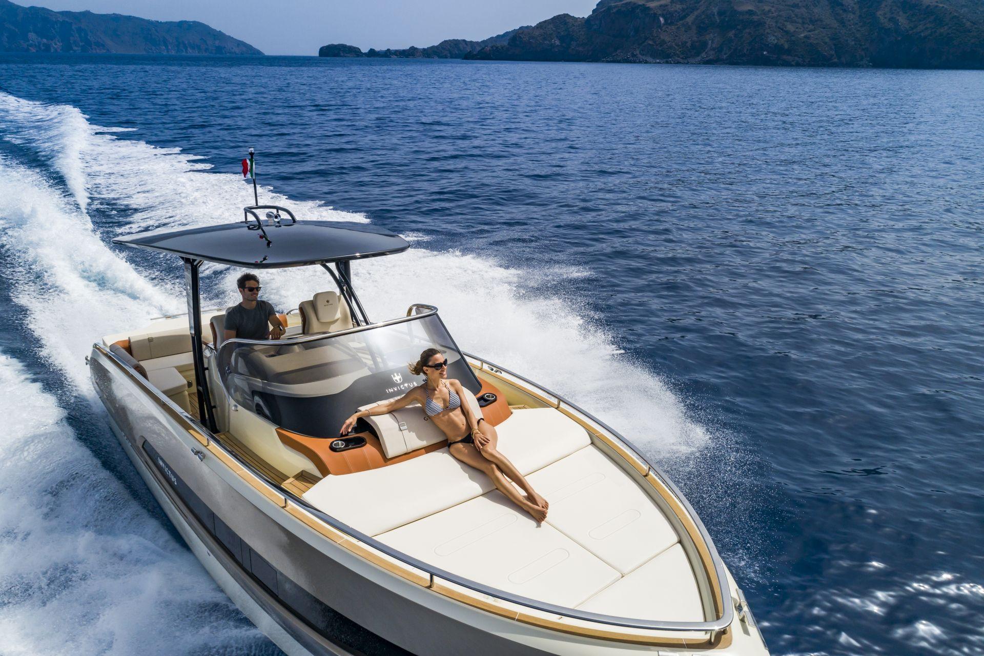 2023 Invictus GT 320 Express Cruiser for sale - YachtWorld