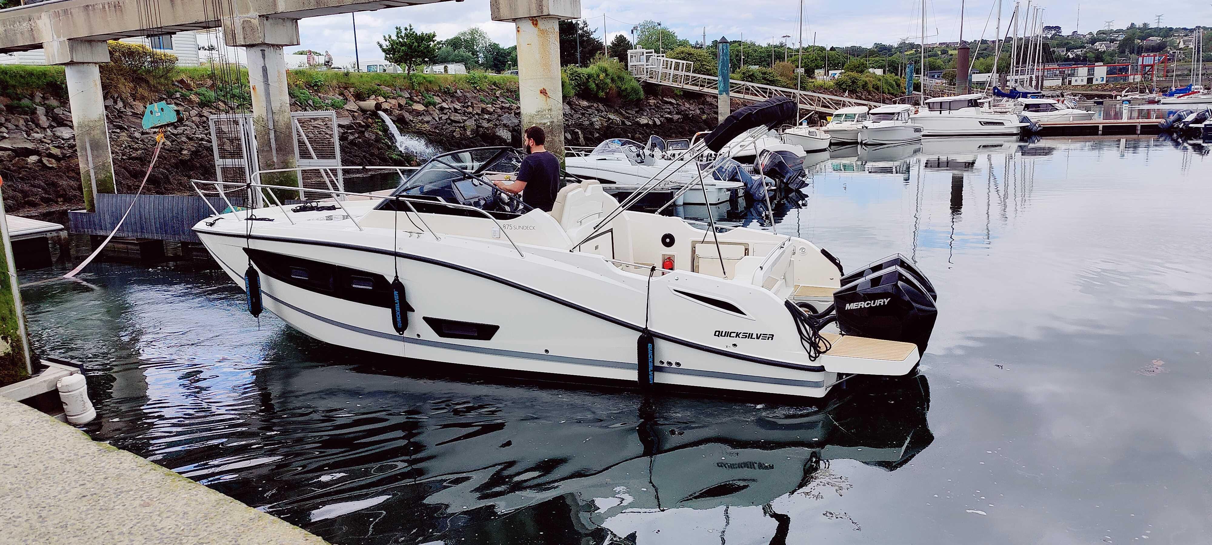 New Quicksilver Activ 875 Sundeck in 17 - Charente-Maritime - iNautia