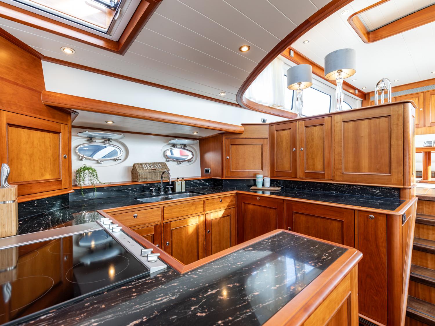 2009 Mulder Classic 77 - Eleonore Motor Yacht for sale - YachtWorld