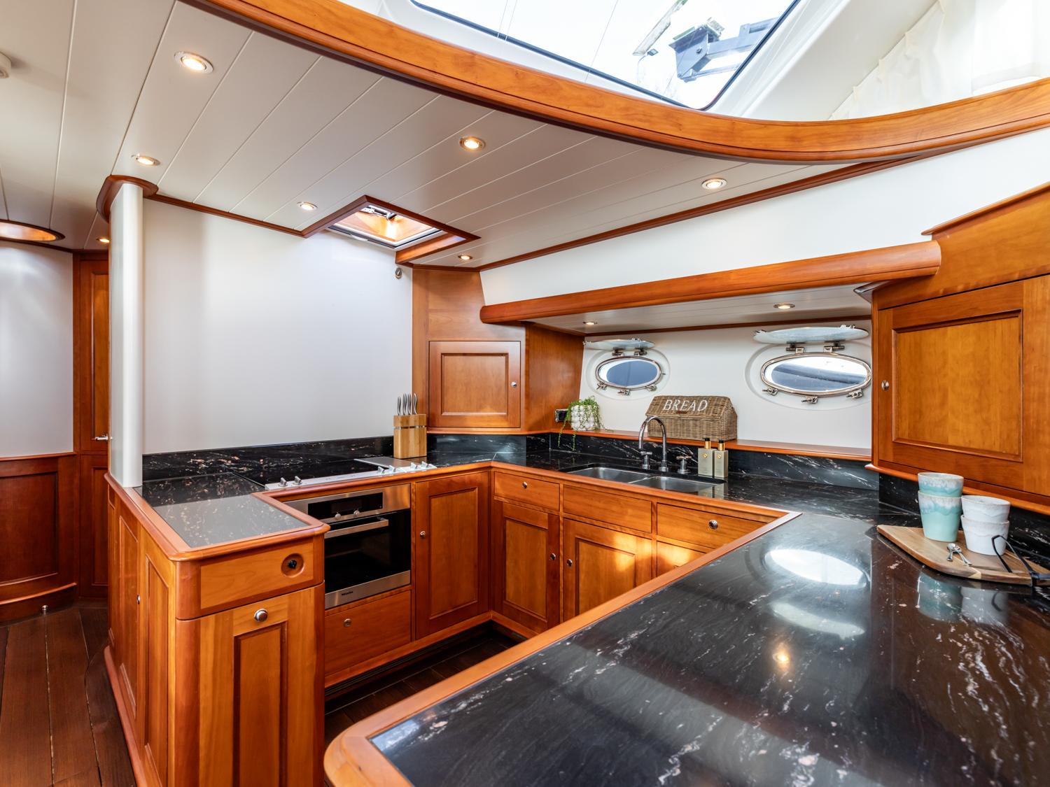 2009 Mulder Classic 77 - Eleonore Motor Yacht for sale - YachtWorld