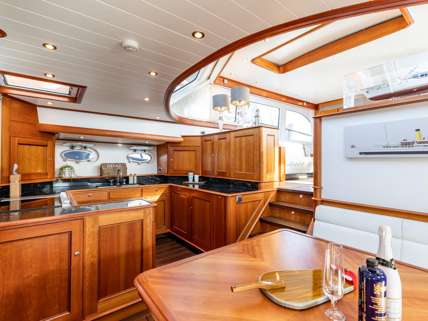 2009 Mulder Classic 77 - Eleonore Motor Yachts for sale - YachtWorld