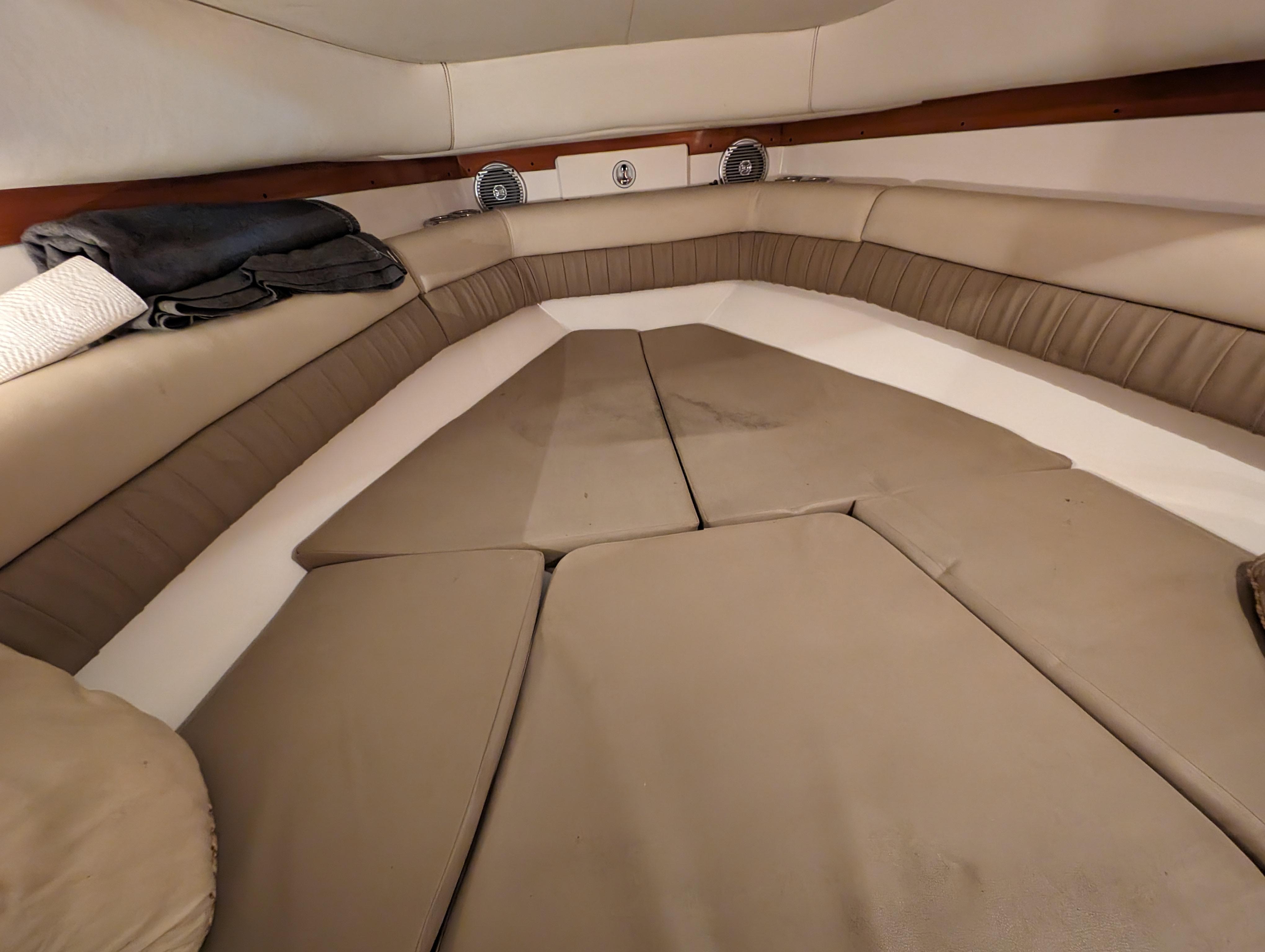 2008 Century 2600 Walkaround Cuddy Cabin Kaufen - YachtWorld