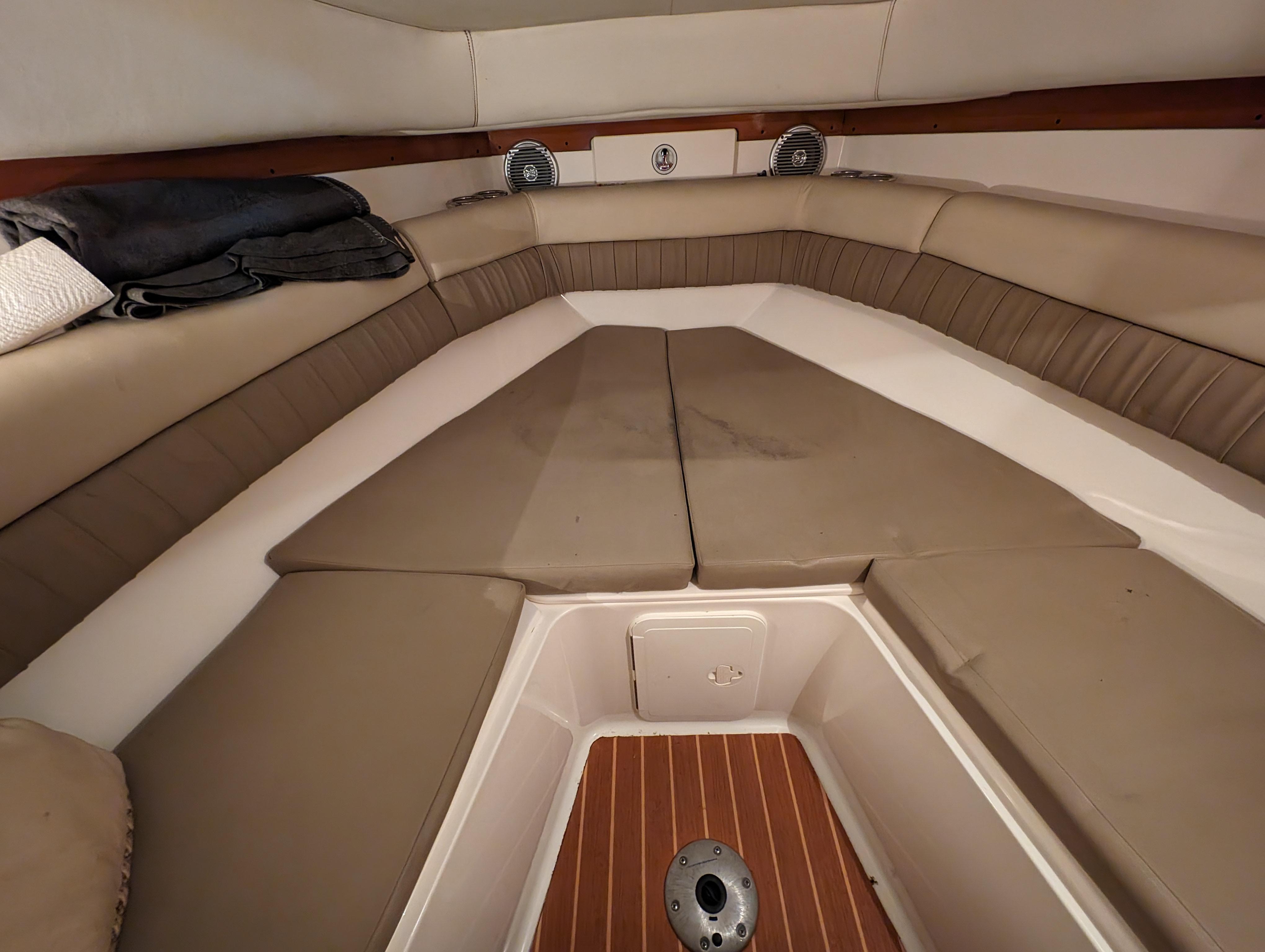 2008 Century 2600 Walkaround Cuddy Cabin Kaufen - YachtWorld