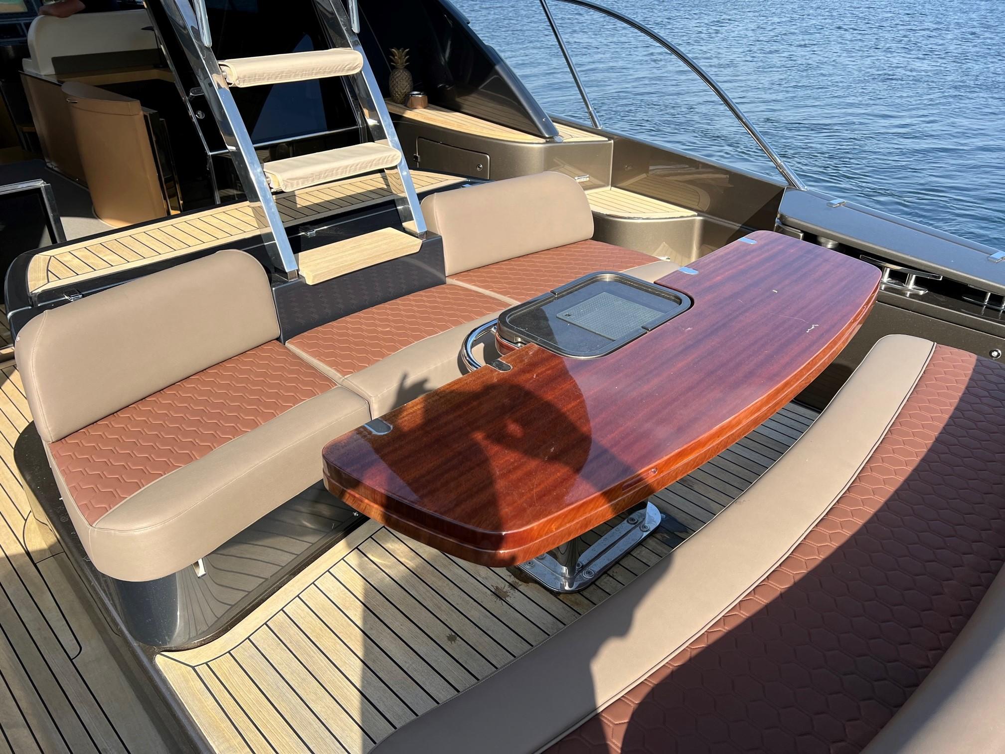 2009 Riva 56 Sportriva Flybridge for sale - YachtWorld