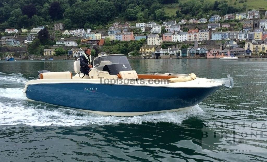 New Invictus 240FX in Udine - iNautia