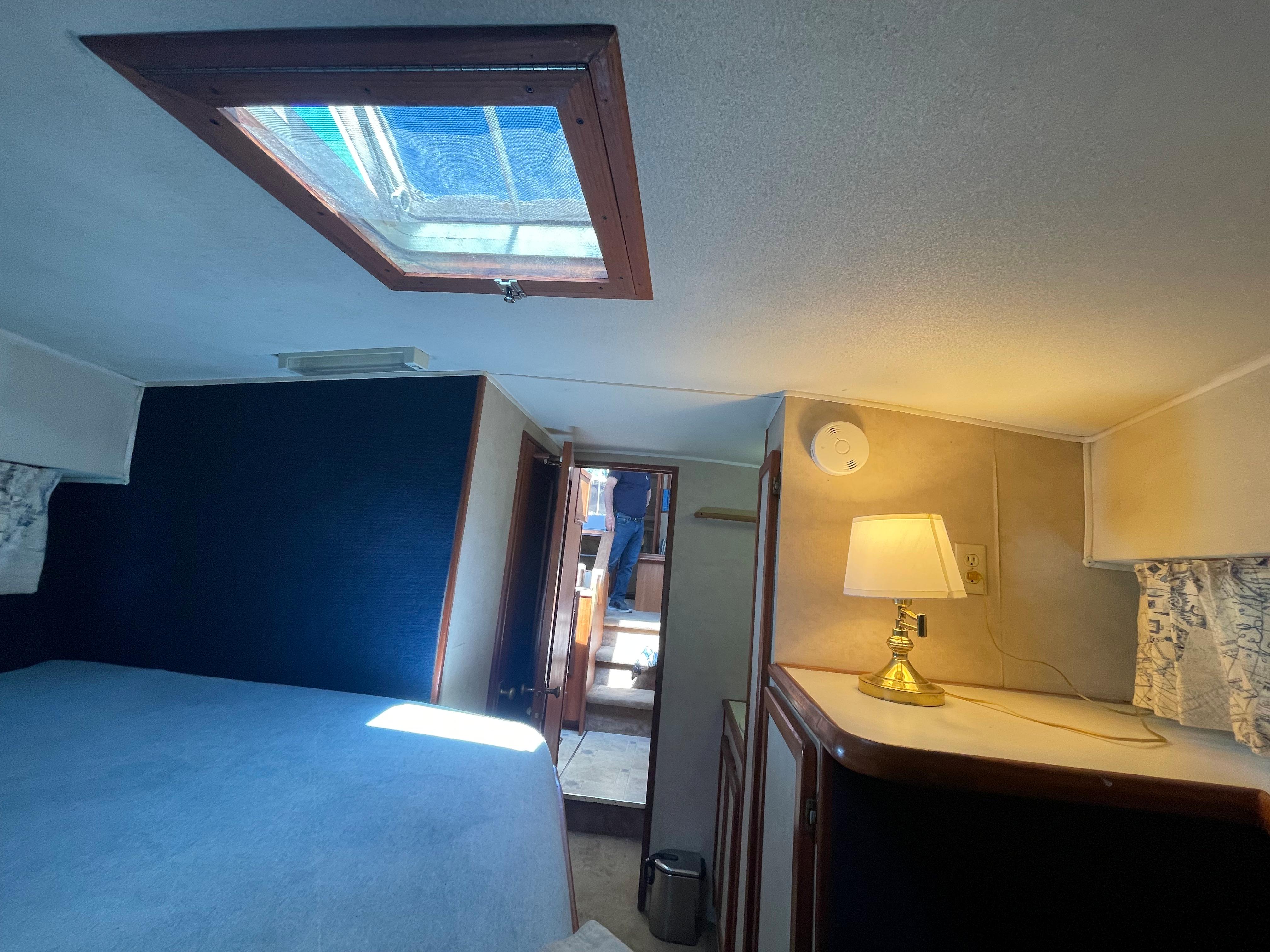 1984 Uniflite 36 MK II Double Cabin Aft Cabin for sale - YachtWorld