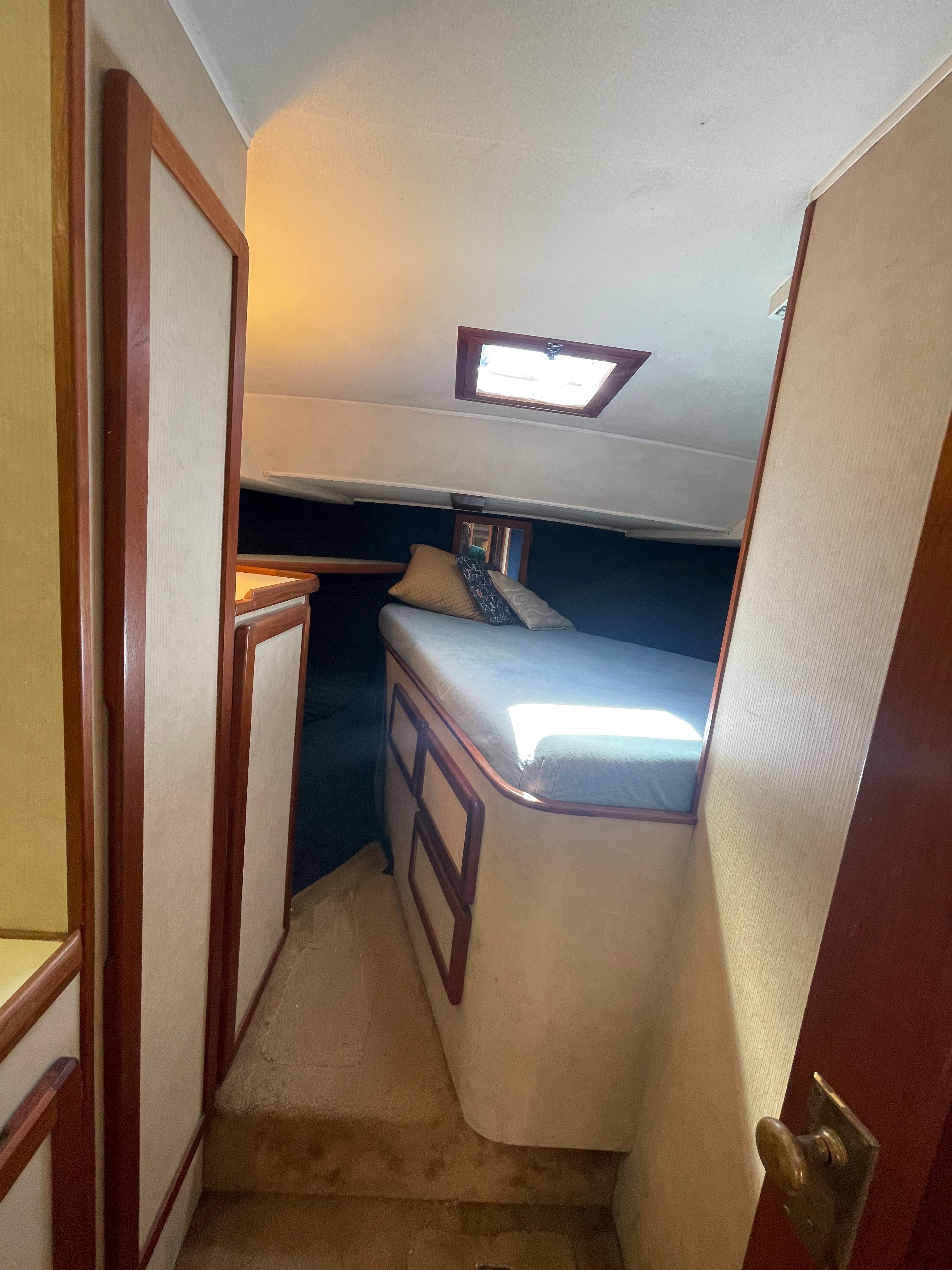 1984 Uniflite 36 MK II Double Cabin Aft Cabin for sale - YachtWorld