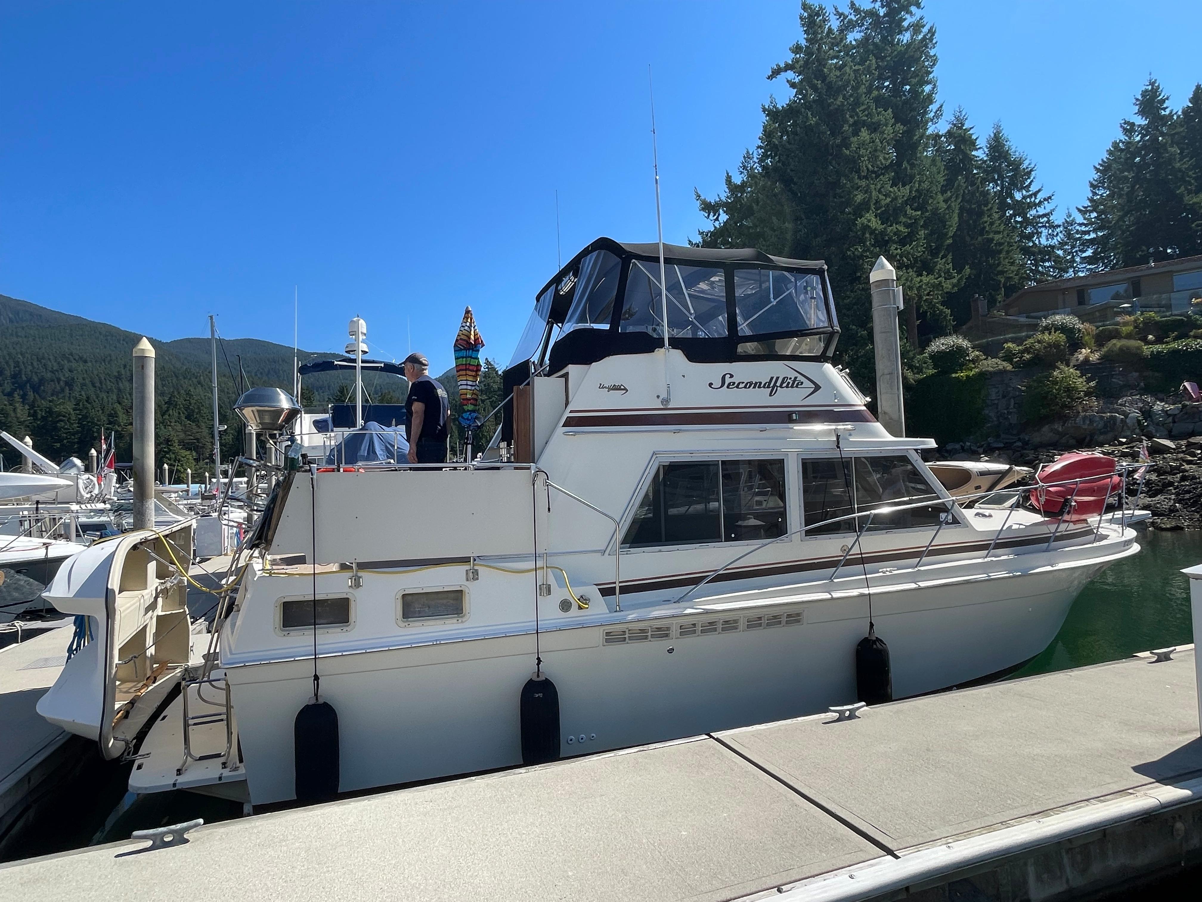 1984 Uniflite 36 MK II Double Cabin Aft Cabin for sale - YachtWorld