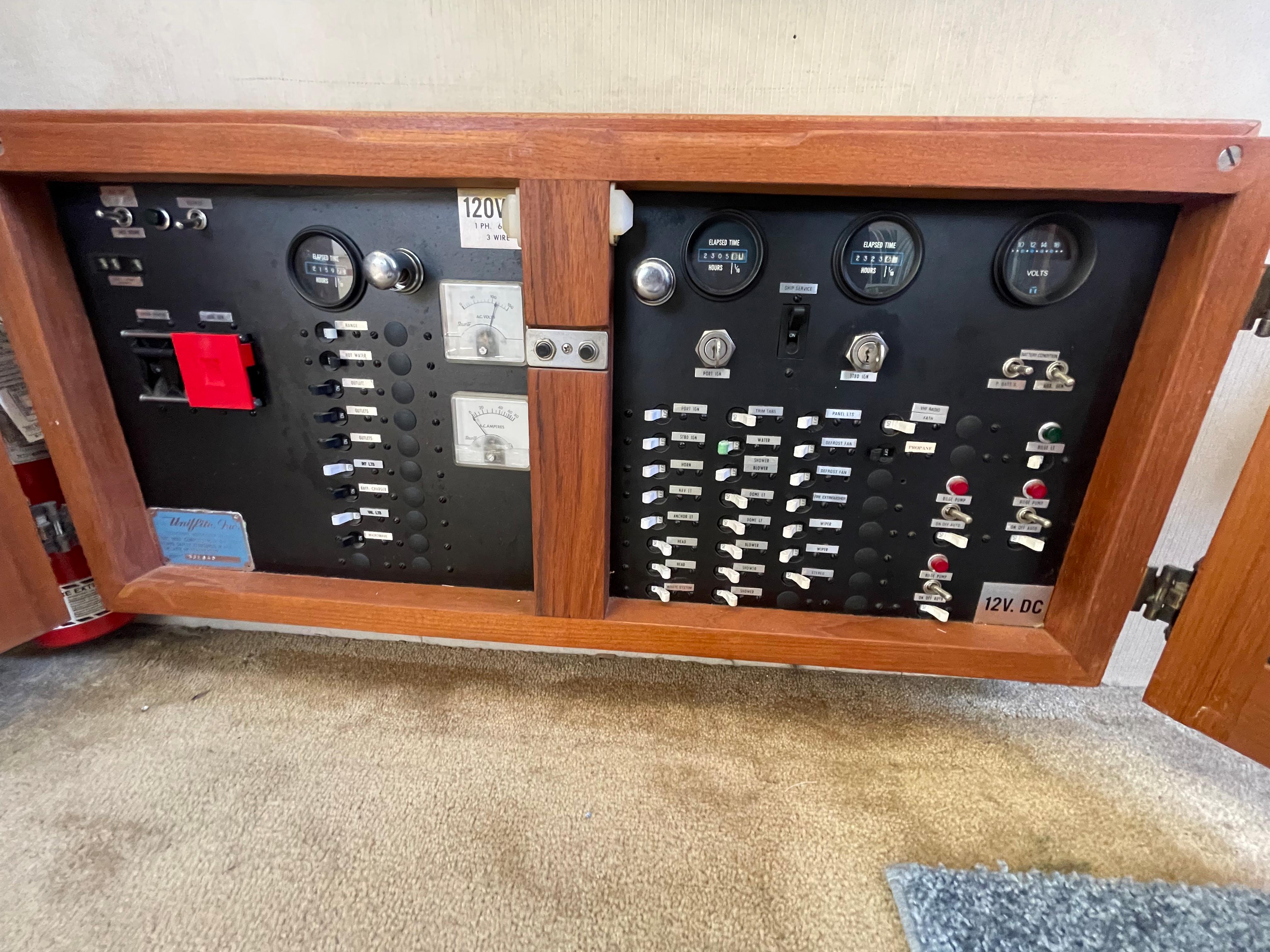 1984 Uniflite 36 MK II Double Cabin Aft Cabin for sale - YachtWorld